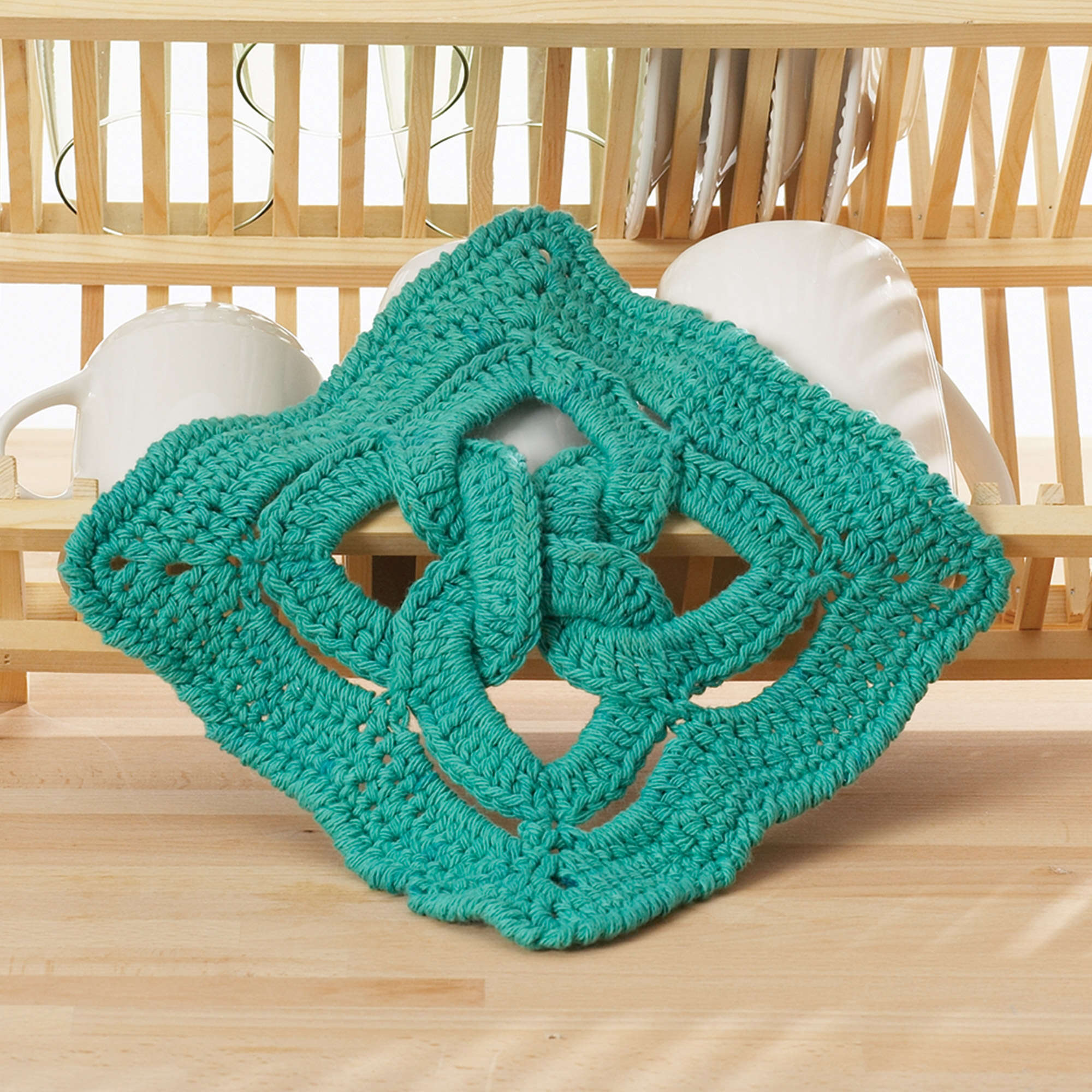 Free Easy Lily Sugar'n Cream Celtic Knot Dishcloth Crochet Pattern | Yarnspirations