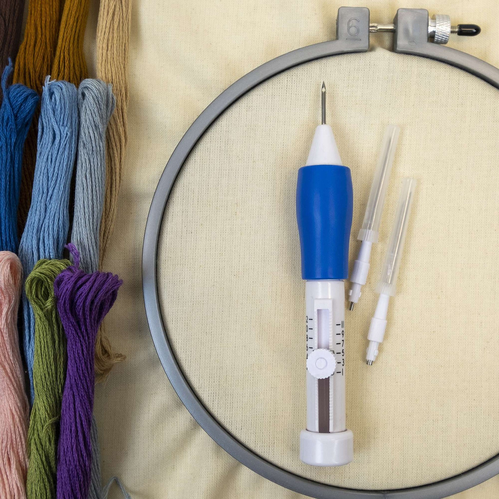Susan Bates Deluxe Punch Needle Set | Yarnspirations