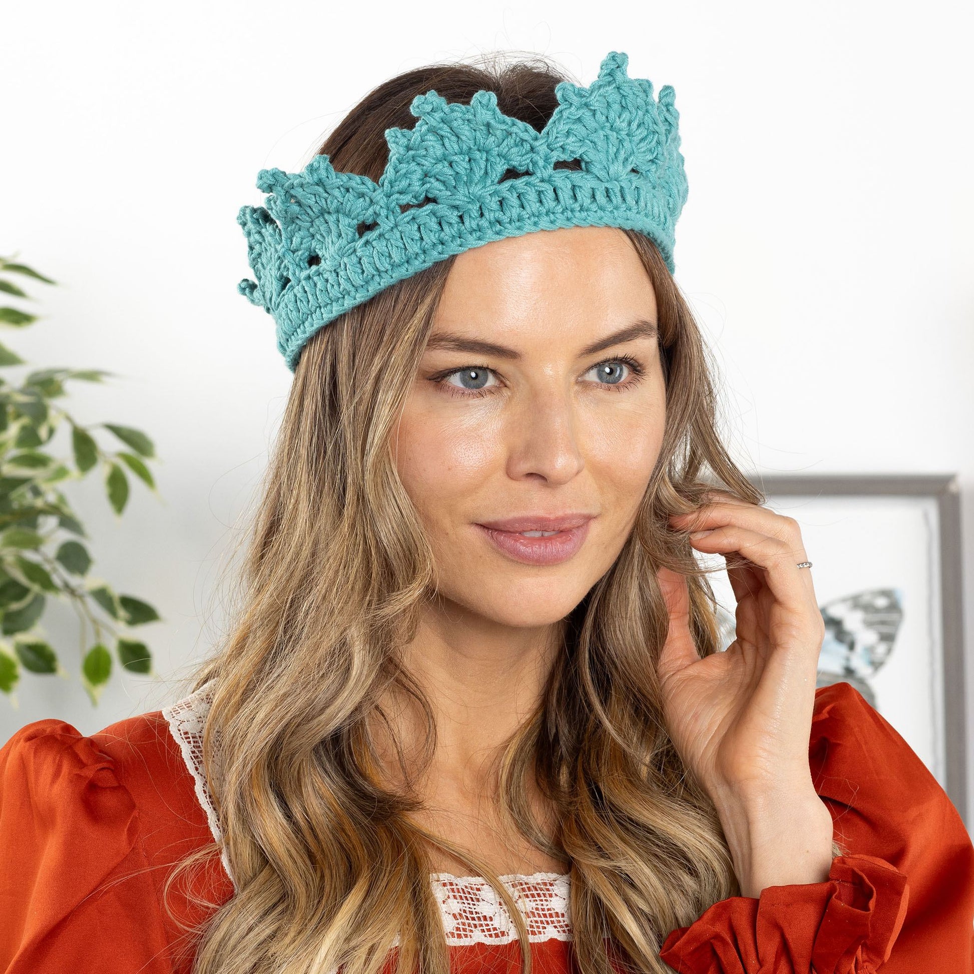 Free Easy Bernat Regal Crochet Crown Pattern | Yarnspirations