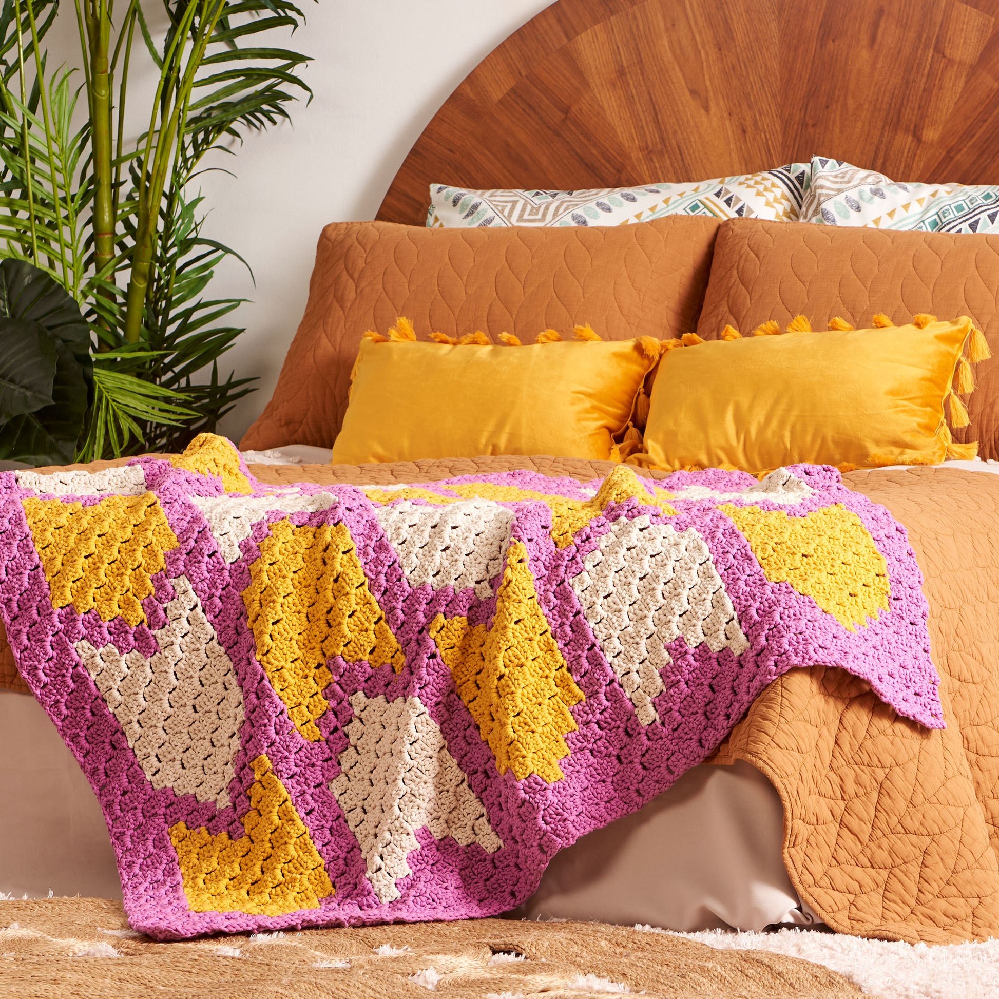 Free Easy Bernat C2C Crochet Geo Arrow Blanket Pattern | Yarnspirations