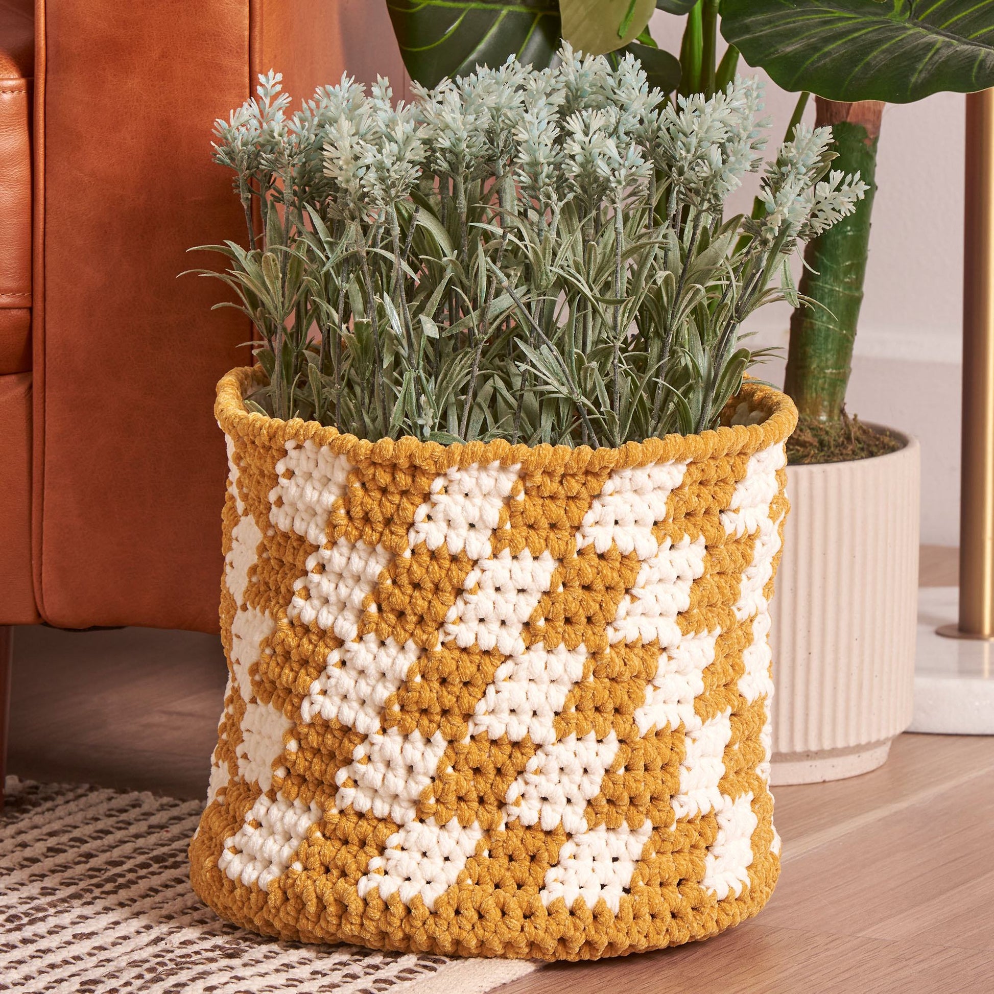 Free Easy Bernat Crochet Checkerboard Basket Pattern | Yarnspirations