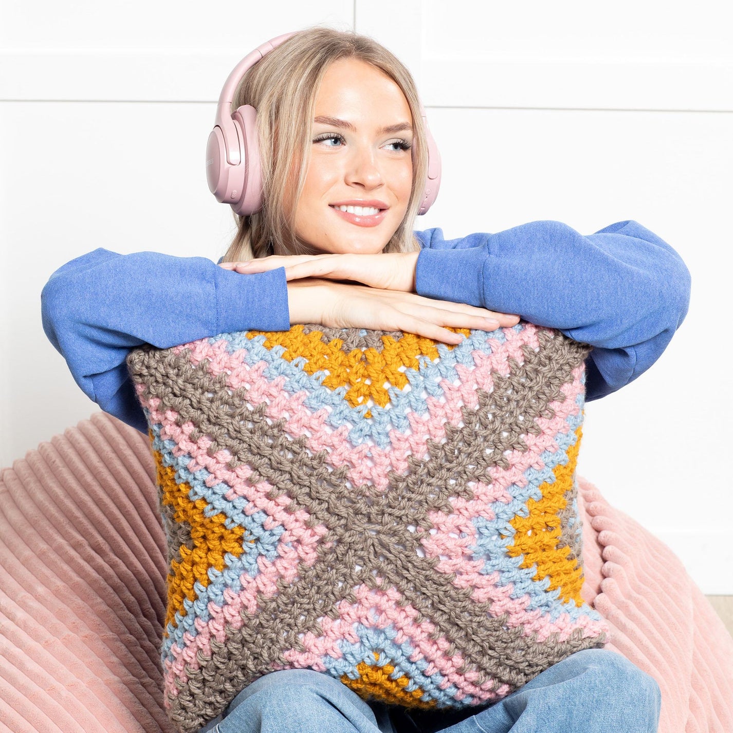 Free Beginner Bernat Chonky Square Crochet Pillow Pattern | Yarnspirations