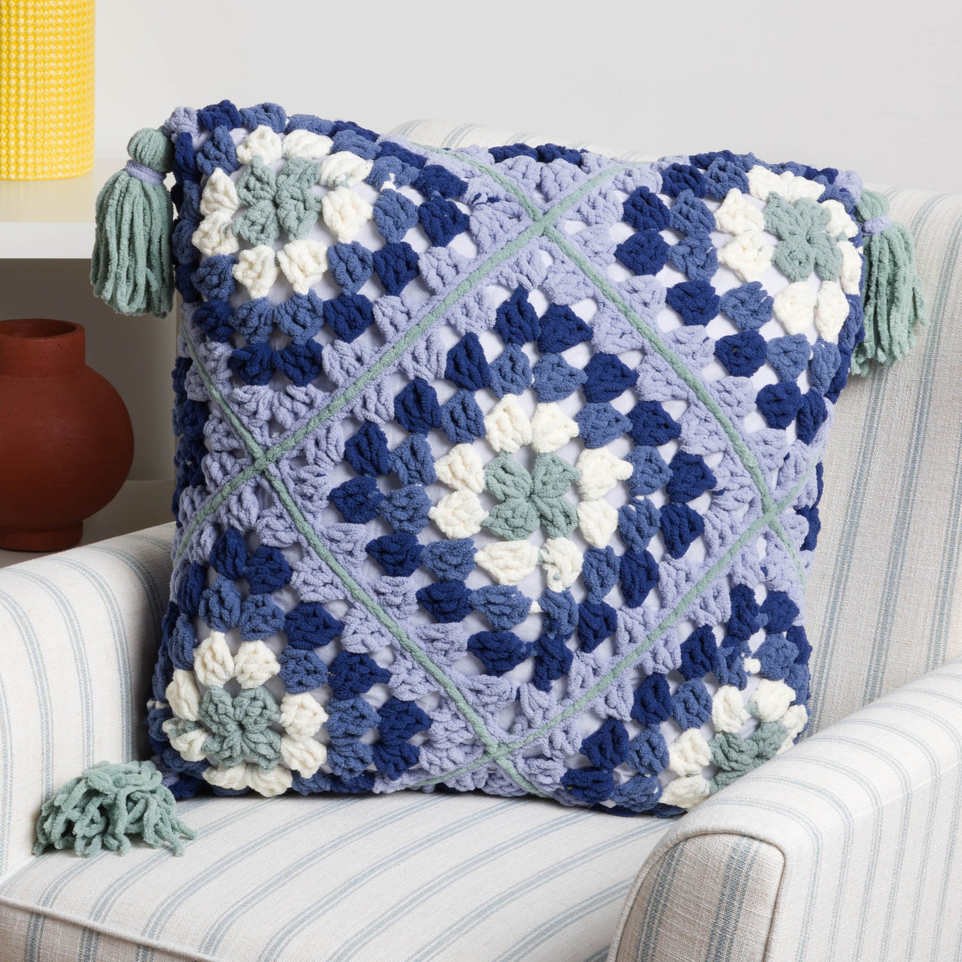 Free Easy Bernat Granny’s Diamonds Crochet Throw Pillow Pattern ...