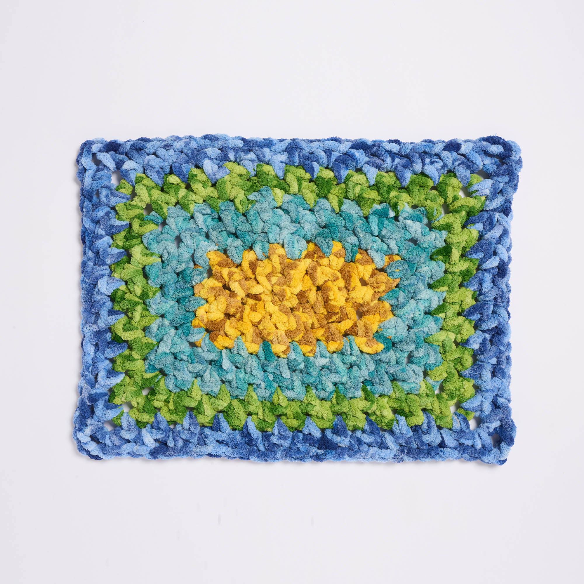 Free Easy Bernat ‘Round the Middle Crochet Rug Pattern | Yarnspirations