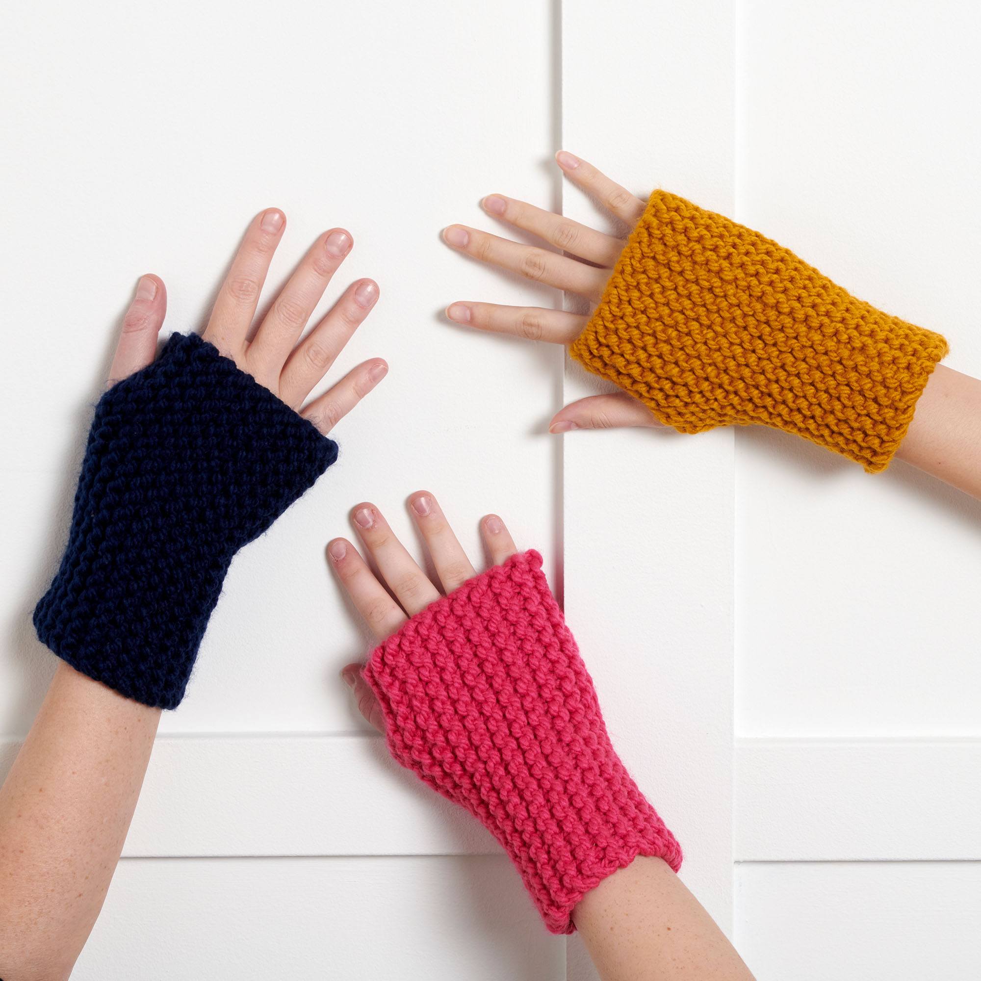 Bernat Beginner Knit Wrist Warmers Pattern | Yarnspirations