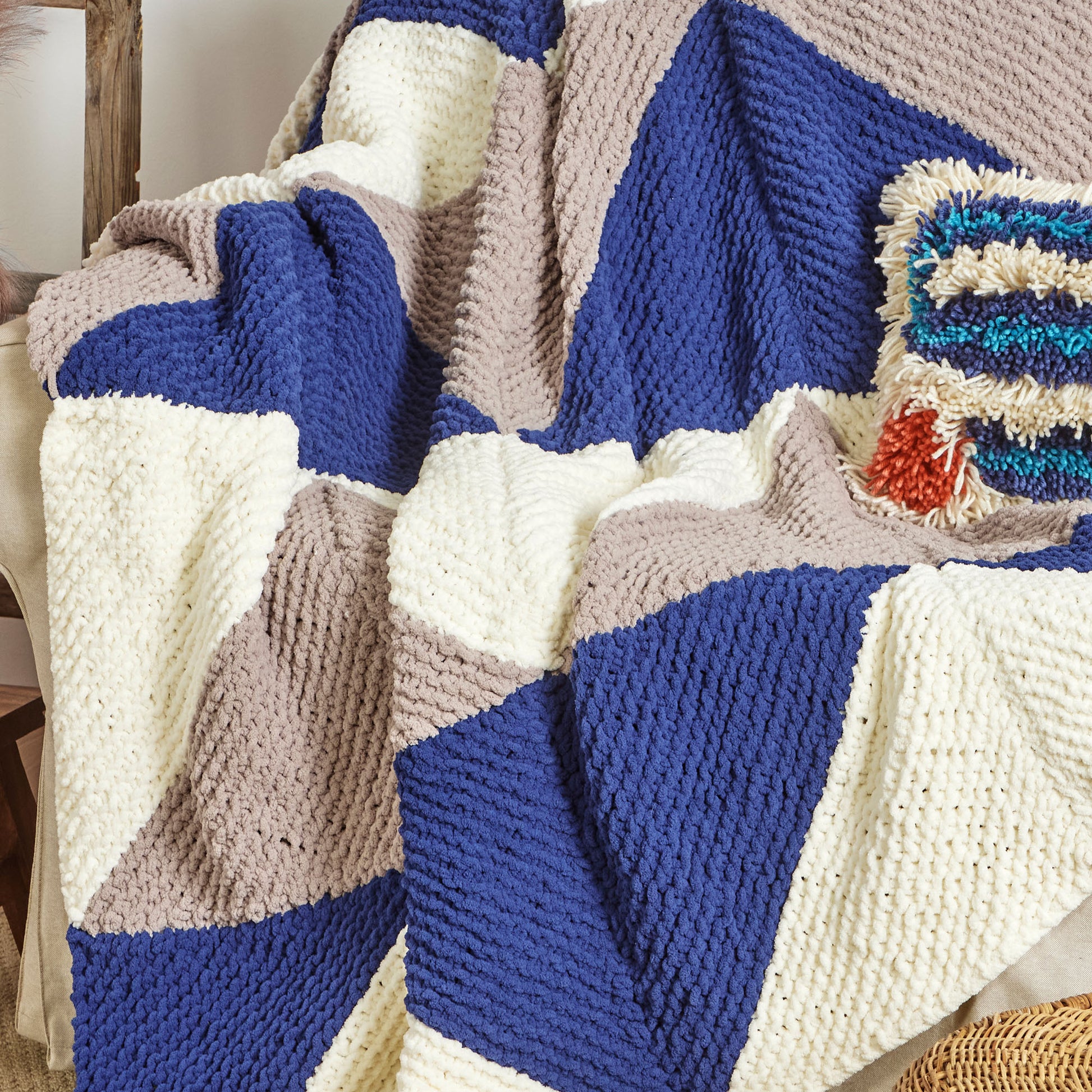 Free Beginner Bernat Knit Mountain Peaks Blanket Pattern | Yarnspirations