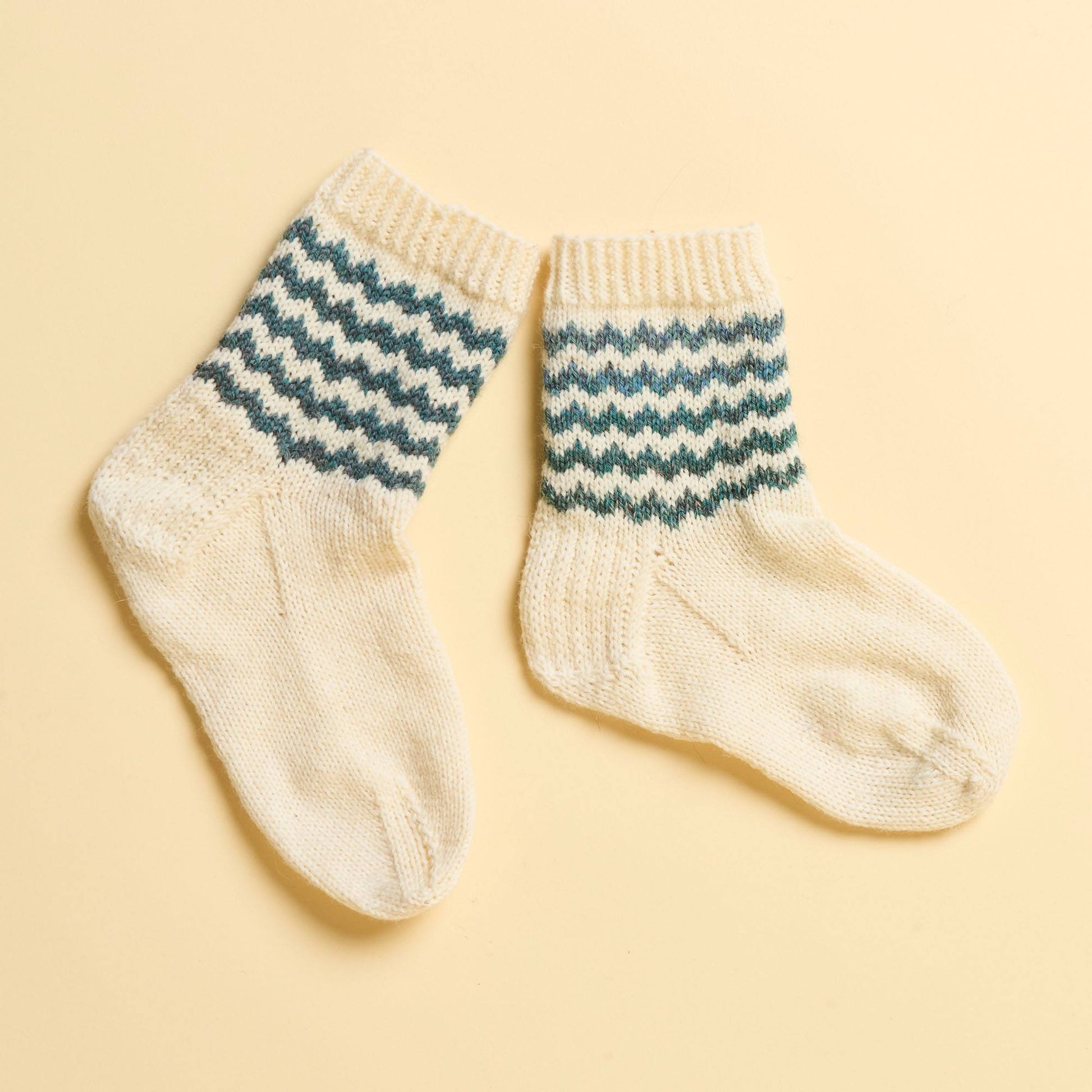 Free Intermediate Patons Kroy Zig-a-Zig-ahh Knit Socks Pattern ...