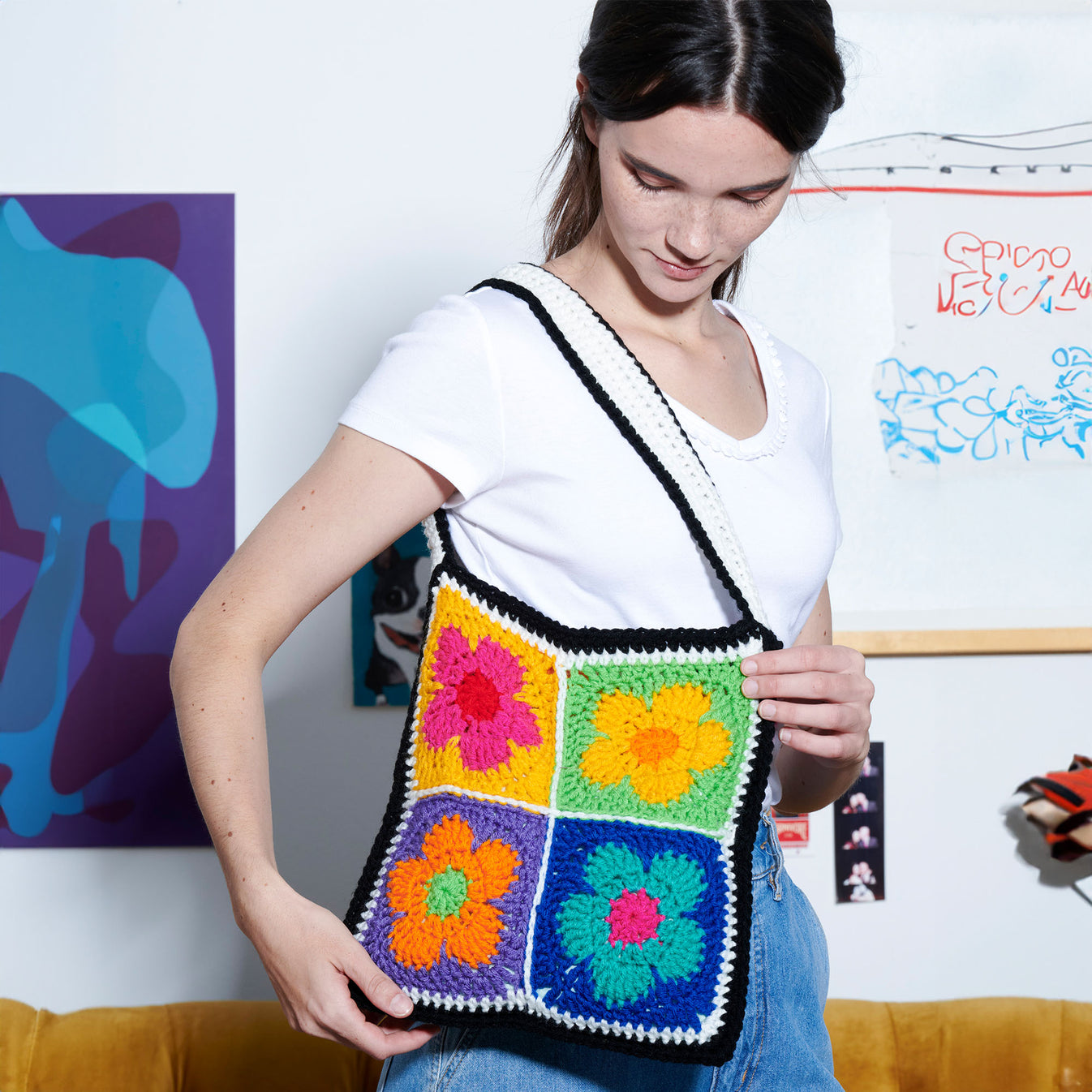 Free Beginner Red Heart Funky Flower Tote Crochet Pattern | Yarnspirations