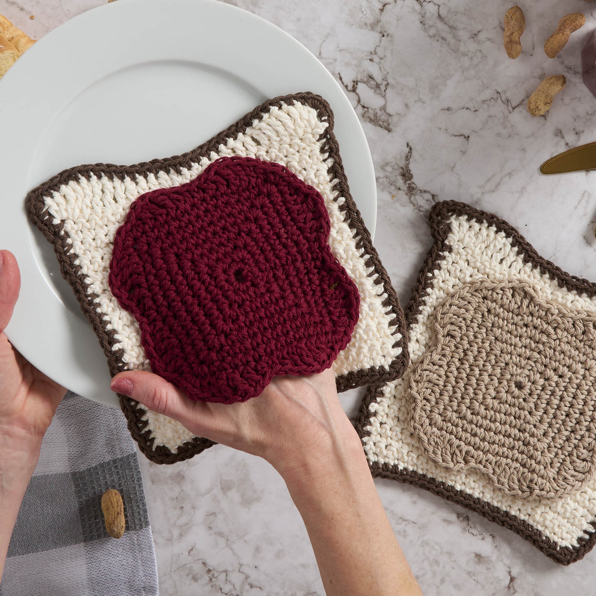 Free Easy Lily Crochet PB & J Dishcloth Set Pattern | Yarnspirations