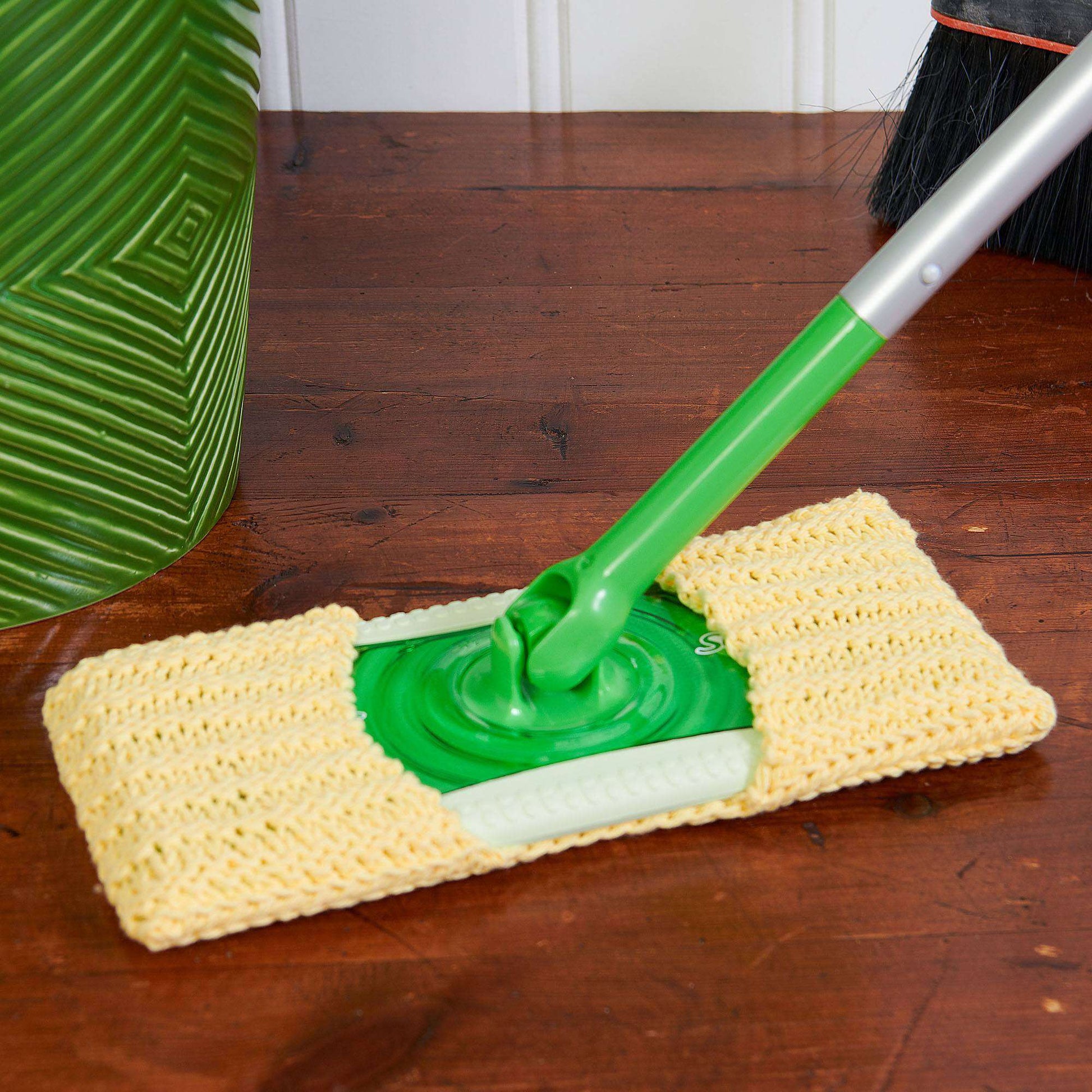 Free Easy Lily Sweeper Cover Knitting Pattern | Yarnspirations