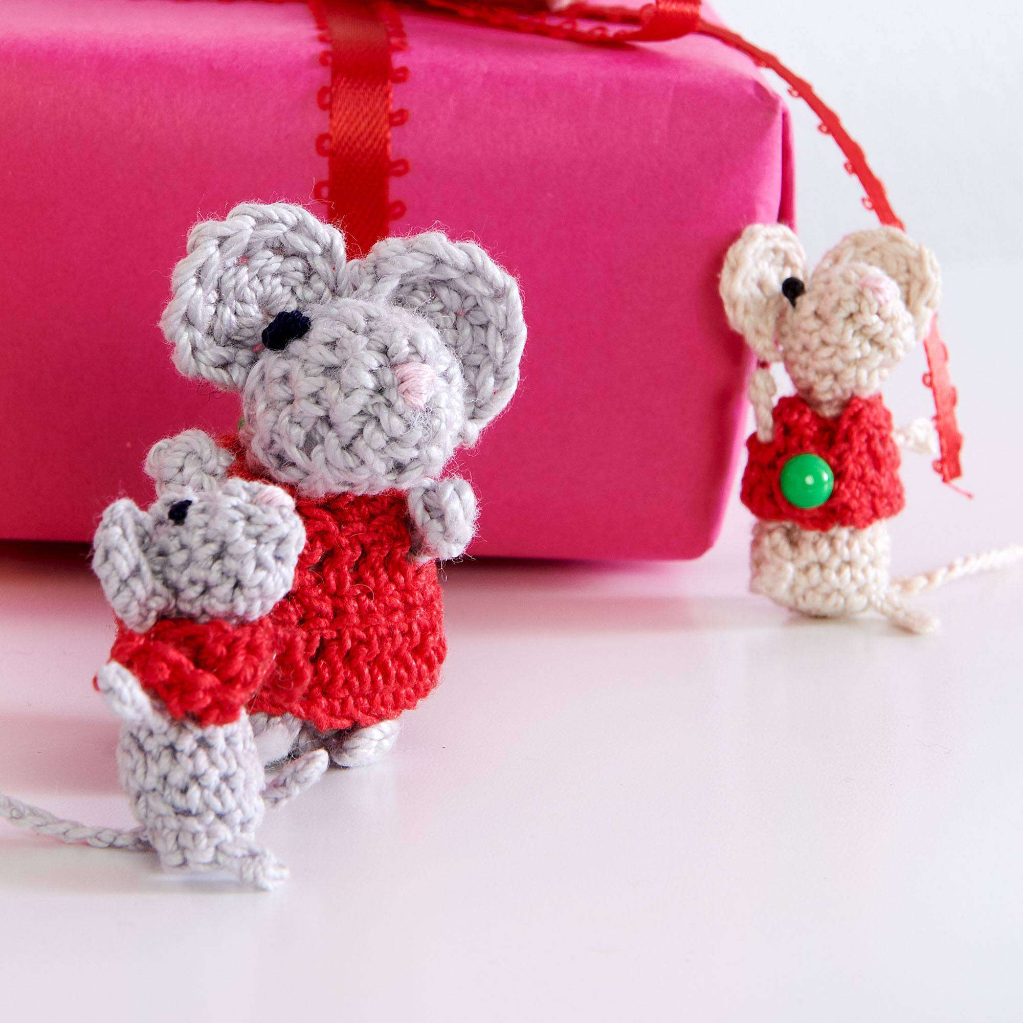 Free Aunt Lydia Micro & Mini Mouse Crochet Pattern | Yarnspirations