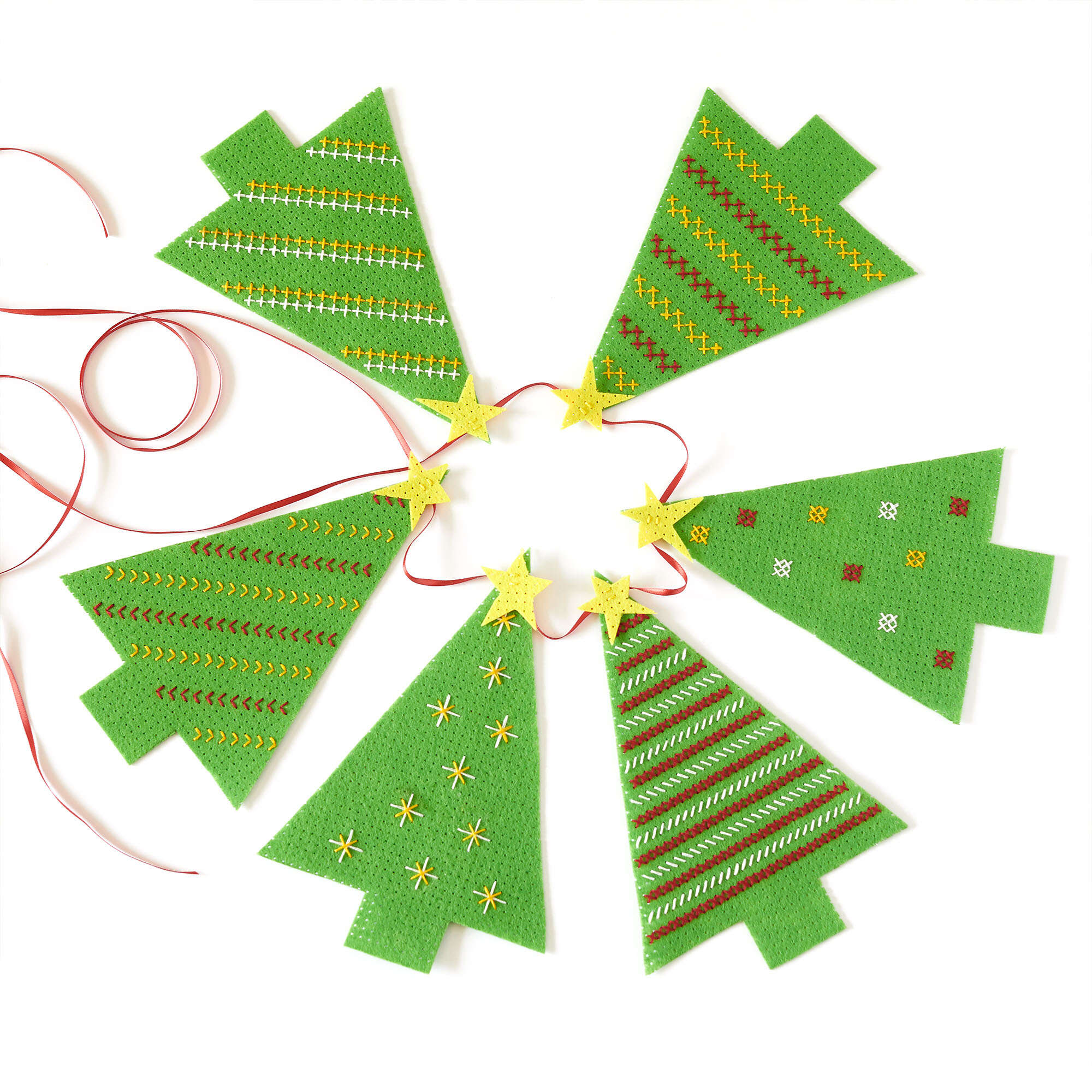 Free Easy Anchor Christmas Tree Banner Craft Pattern | Yarnspirations