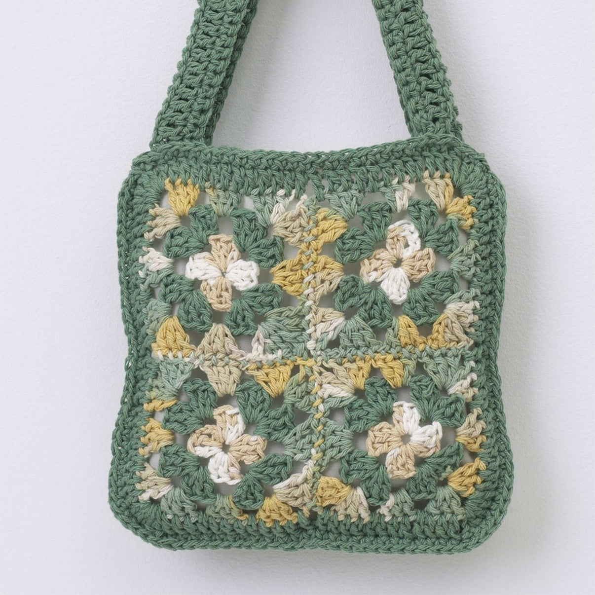 Free Beginner Bernat Granny Square Bag Crochet Pattern | Yarnspirations
