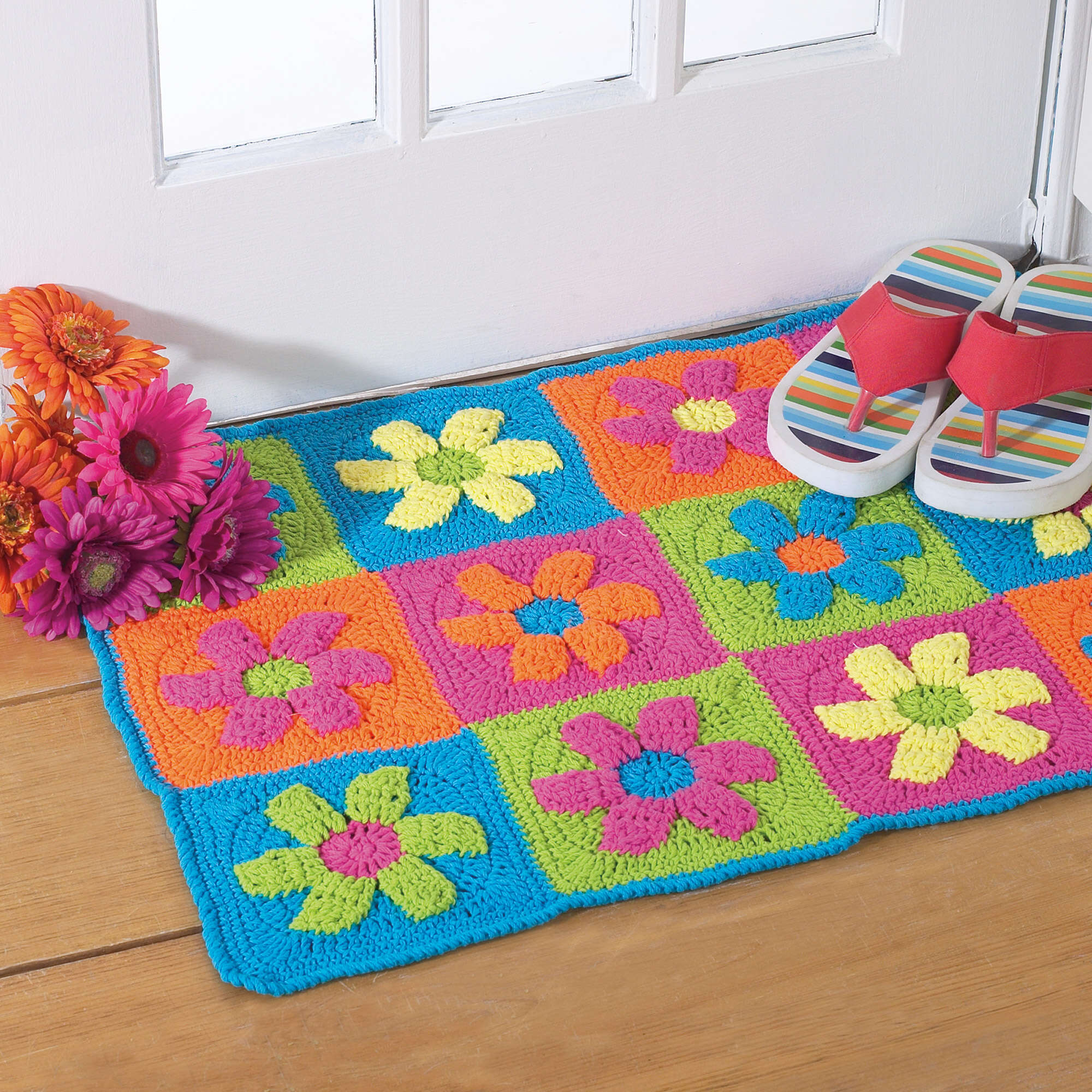 Free Easy Bernat Flower Power Rug Crochet Pattern | Yarnspirations