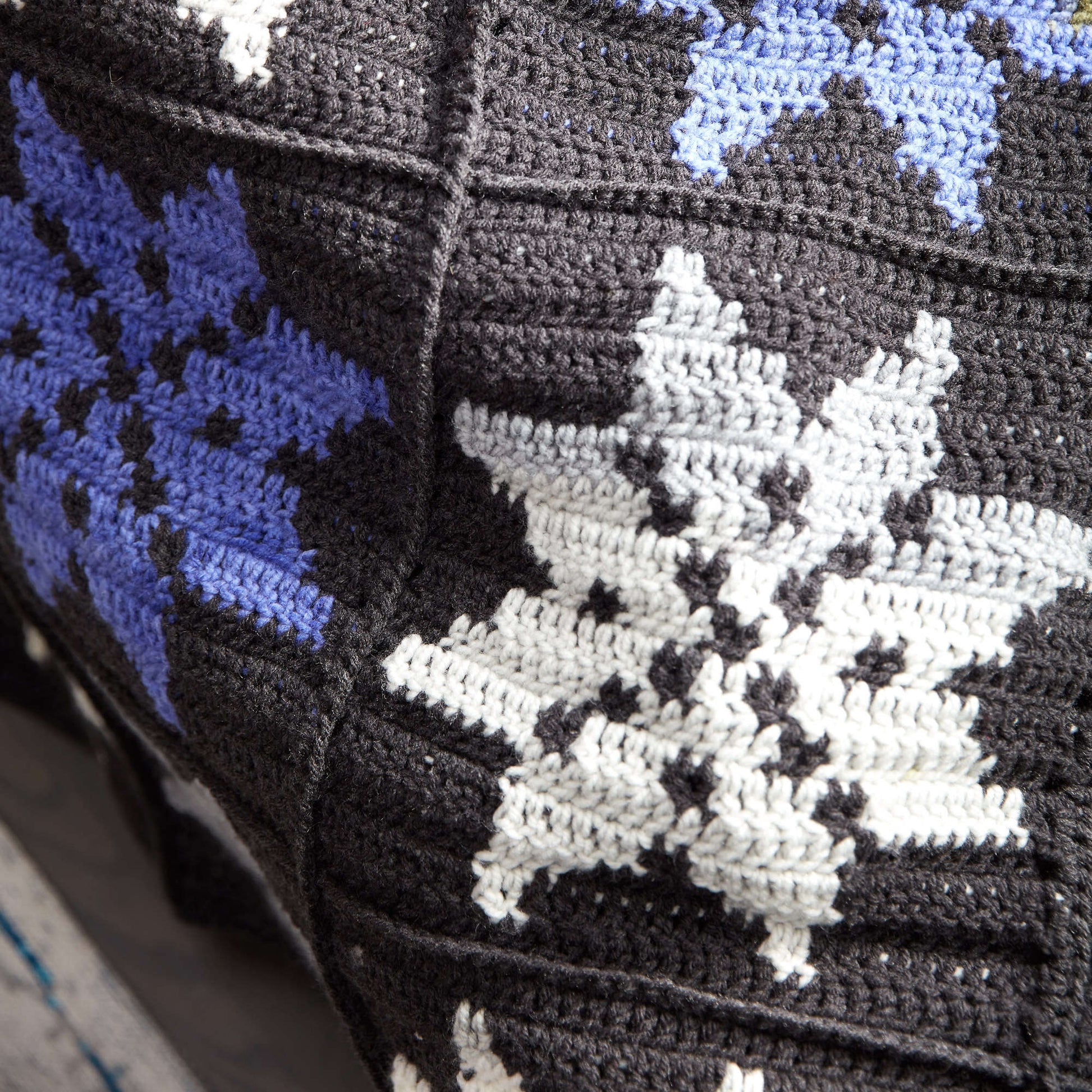 Free Bernat Snowflake Blanket Crochet Pattern | Yarnspirations