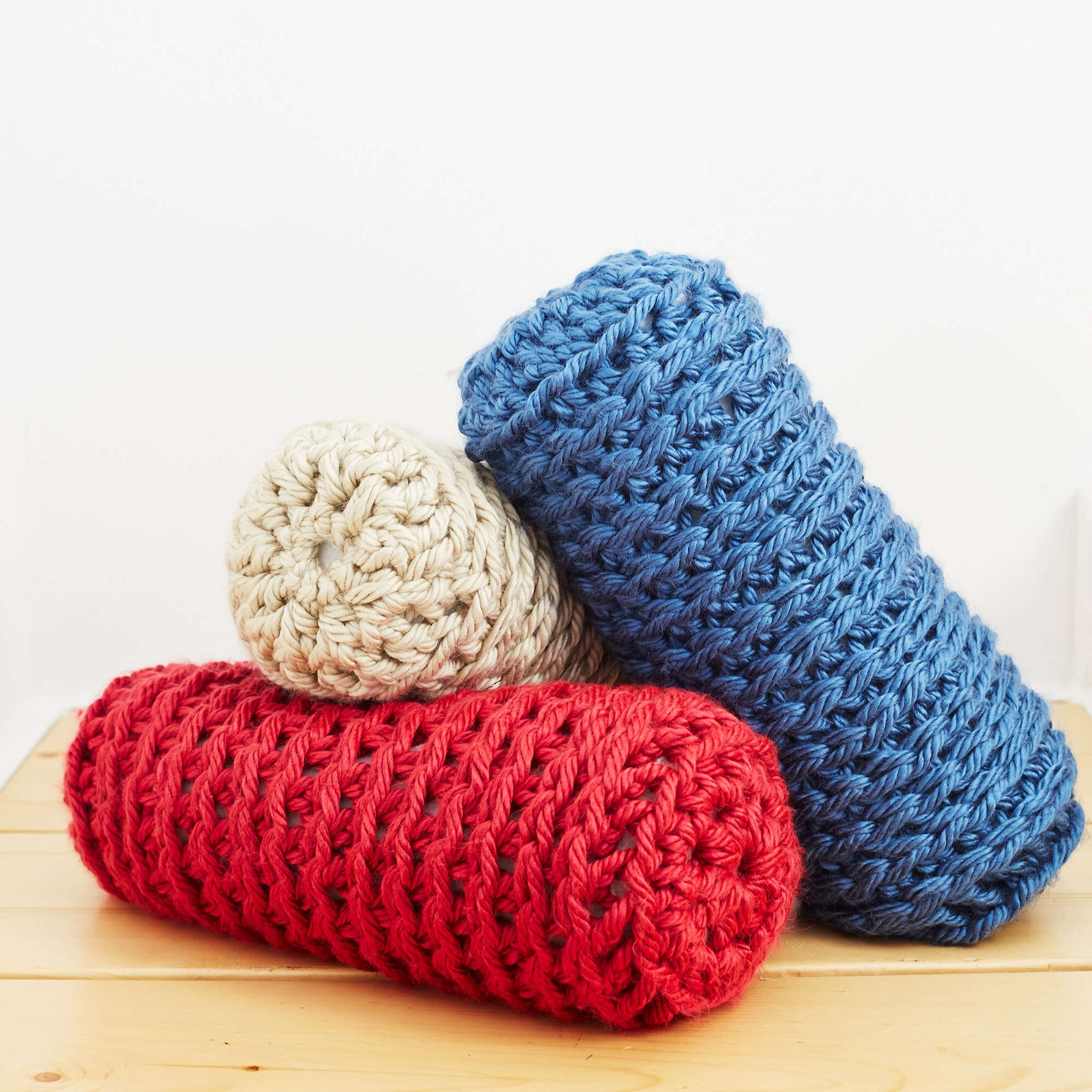 Free Easy Bernat Bulky Bolster Pillow Crochet Pattern | Yarnspirations