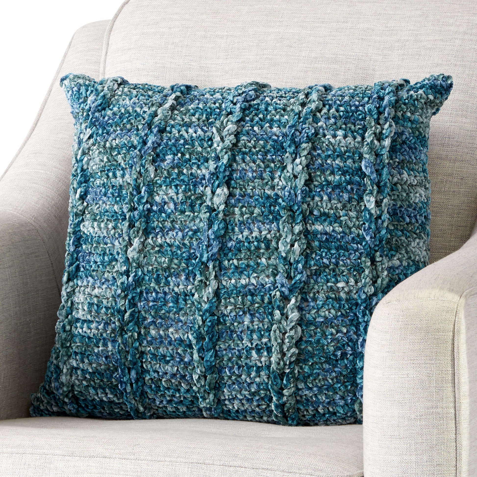 Free Easy Bernat Braidy Bunch Pillow Crochet Pattern | Yarnspirations