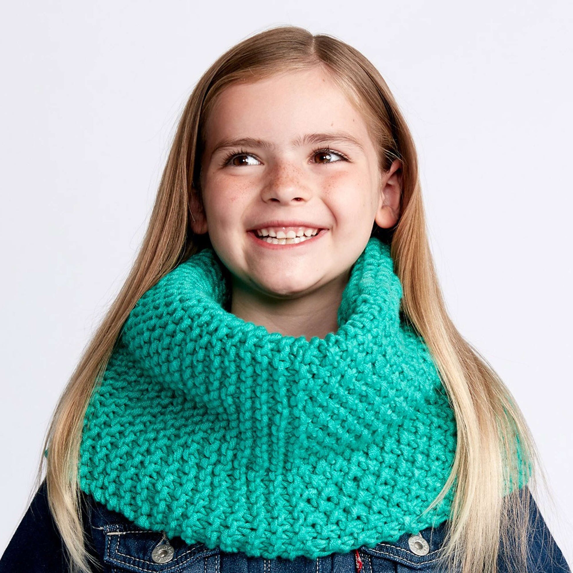 Free Beginner Bernat Dual Texture Cowl Knitting Pattern | Yarnspirations