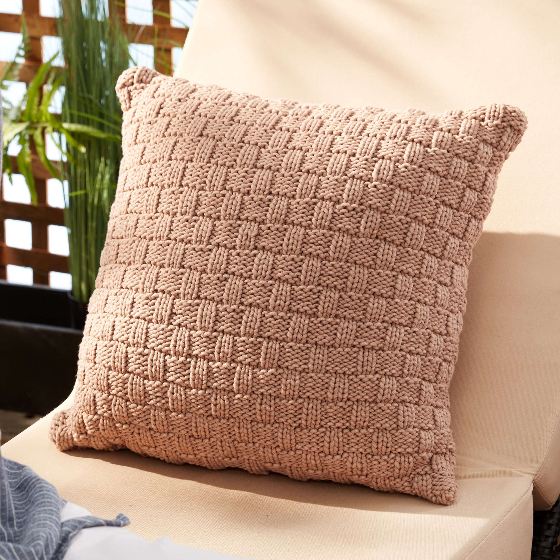 Free Easy Bernat Basketweave Pillow Knitting Pattern | Yarnspirations