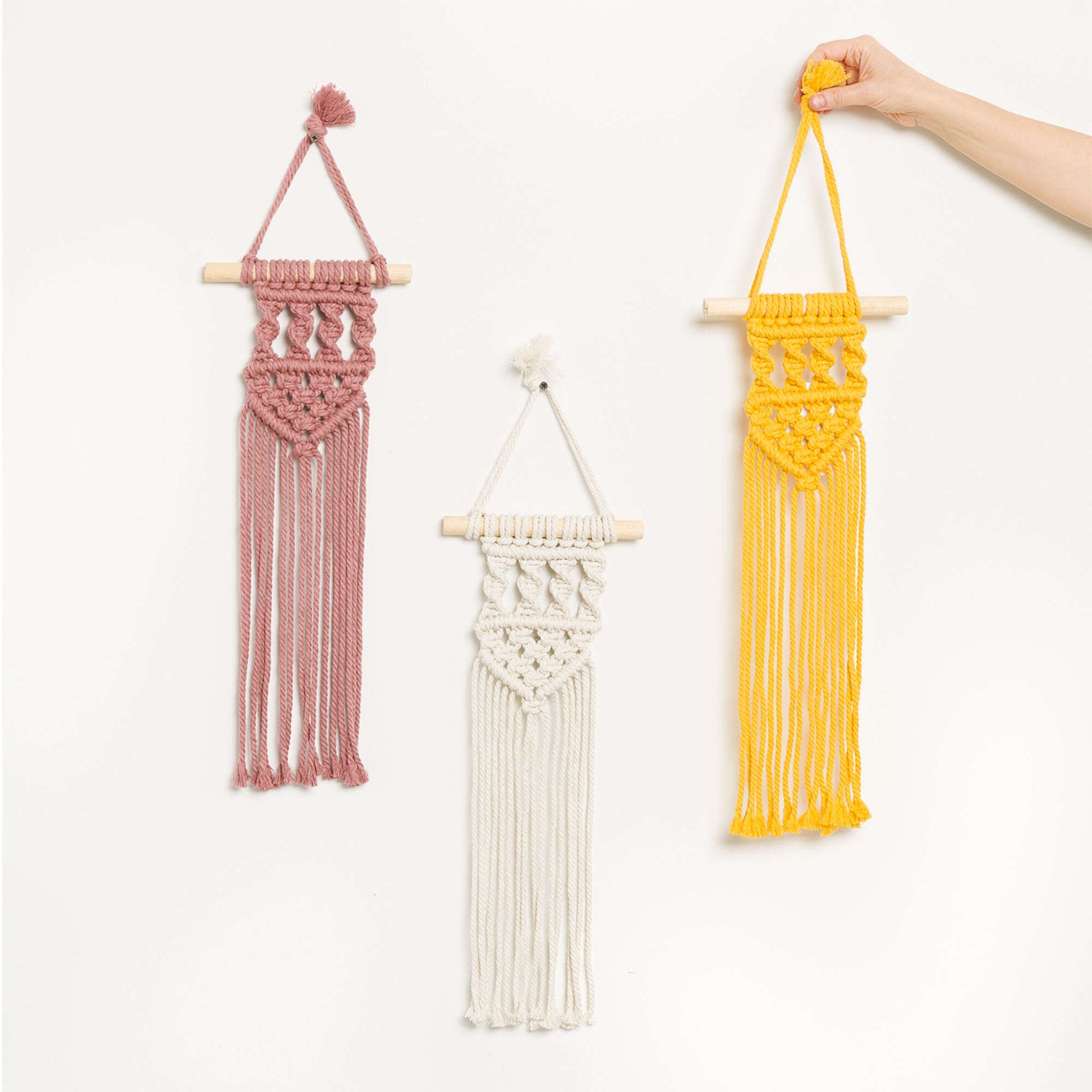 Free Easy Bernat Macramé Mini Wall Hanging Craft Pattern | Yarnspirations