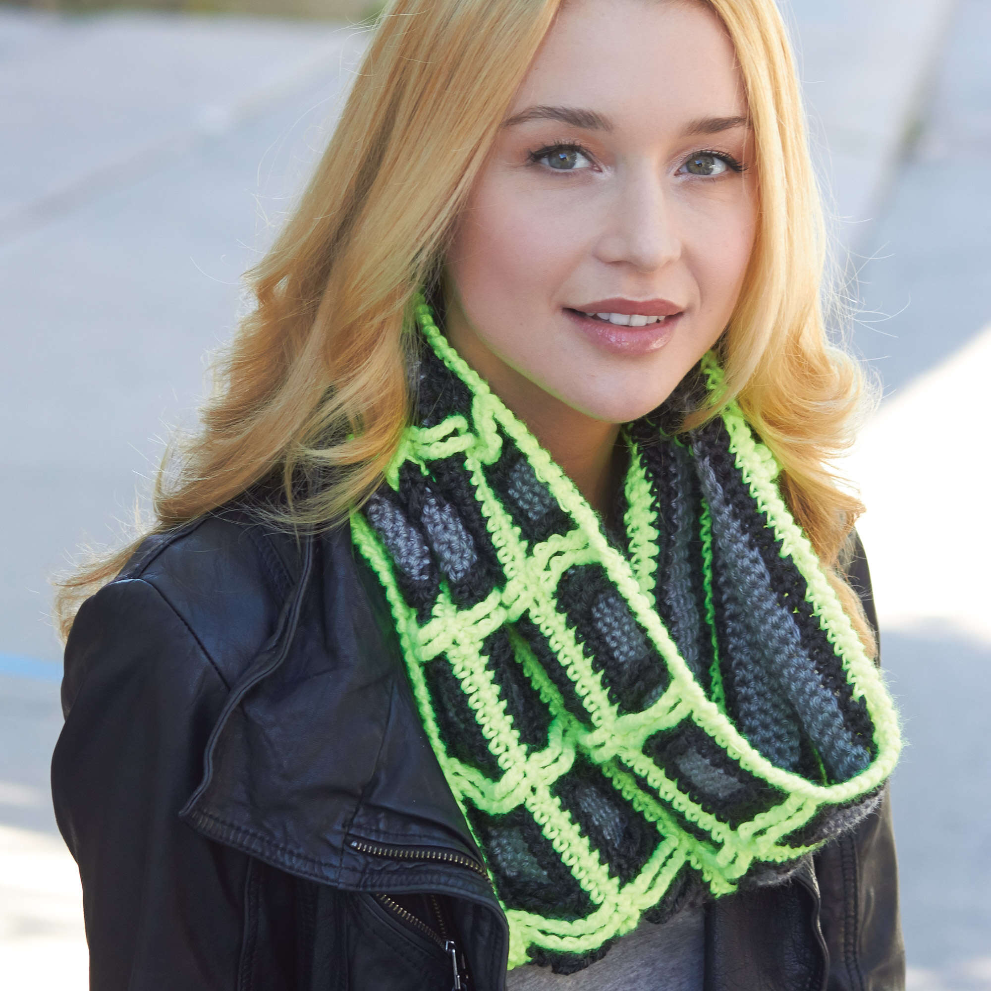 Free Caron Gridline Cowl Crochet Pattern | Yarnspirations