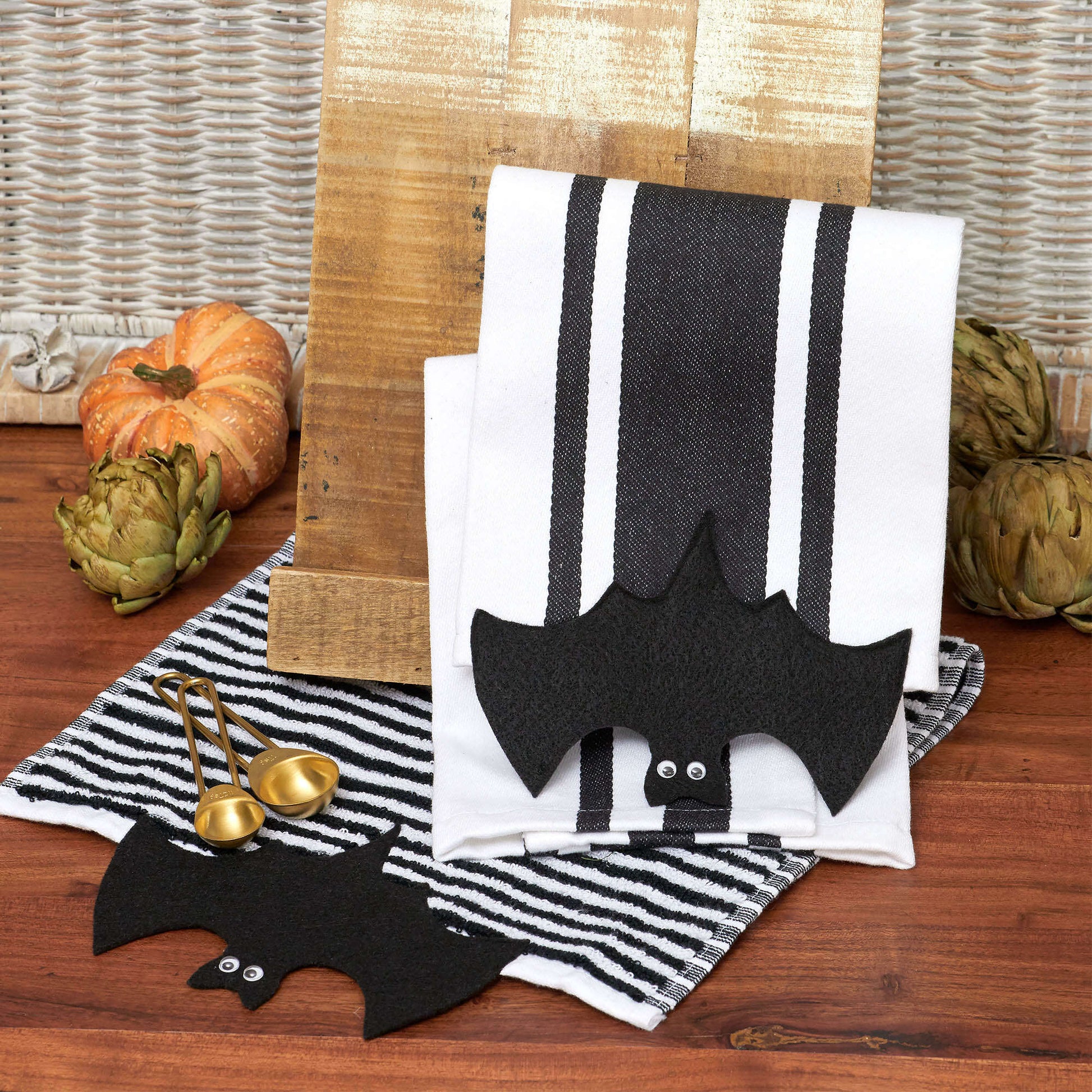 Free Beginner Coats & Clark Hangin' Around Bat Towel Appliqué Pattern ...