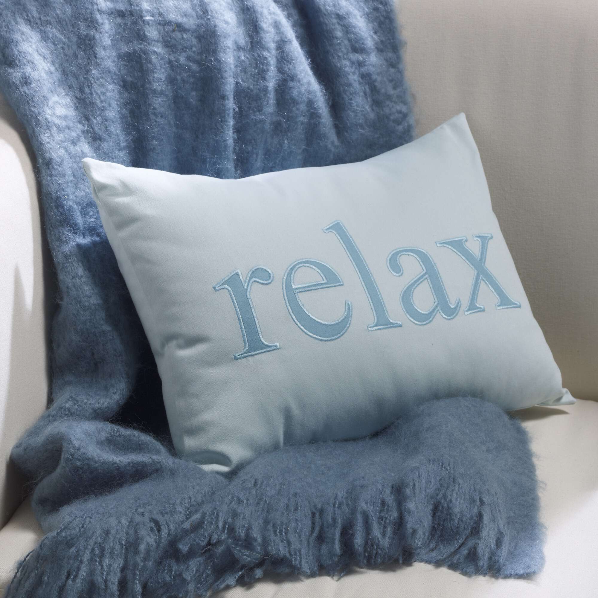 Free Experienced Coats & Clark Pillow Talk Sewing Pattern | Yarnspirations