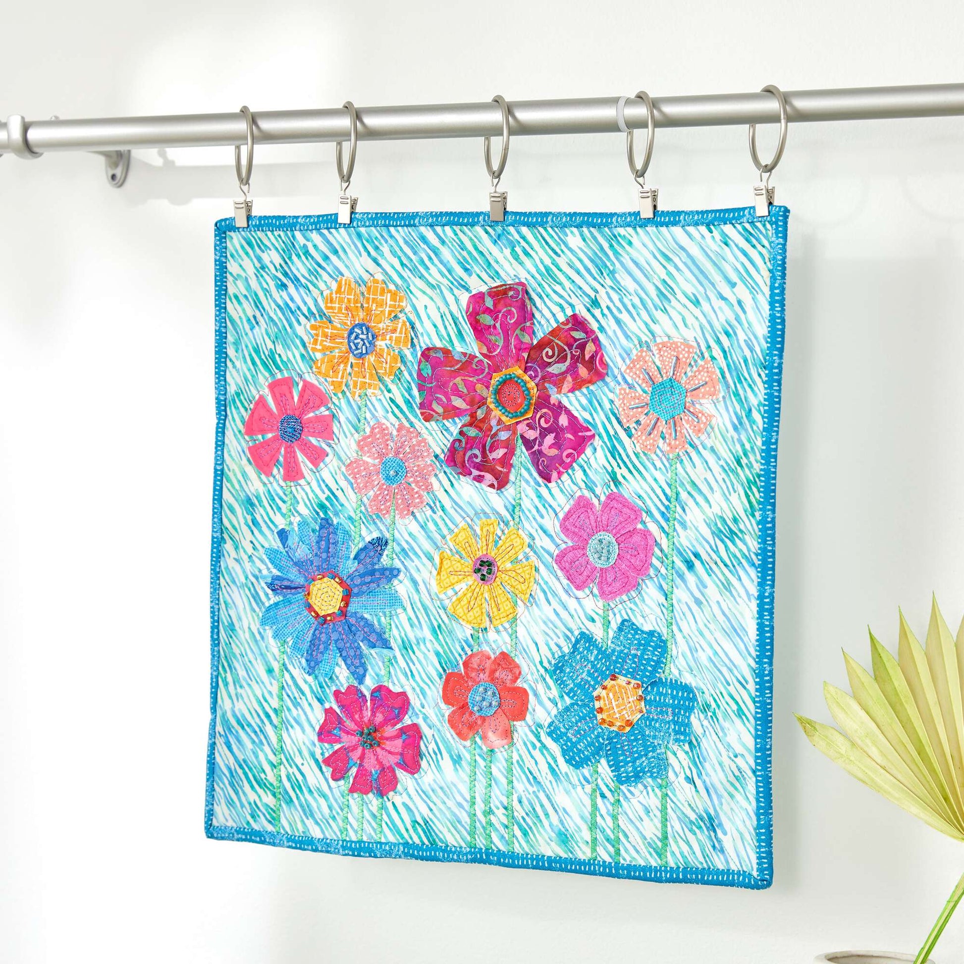 Free Easy Coats & Clark Summer Flower Wall Hanging Quilting Pattern ...