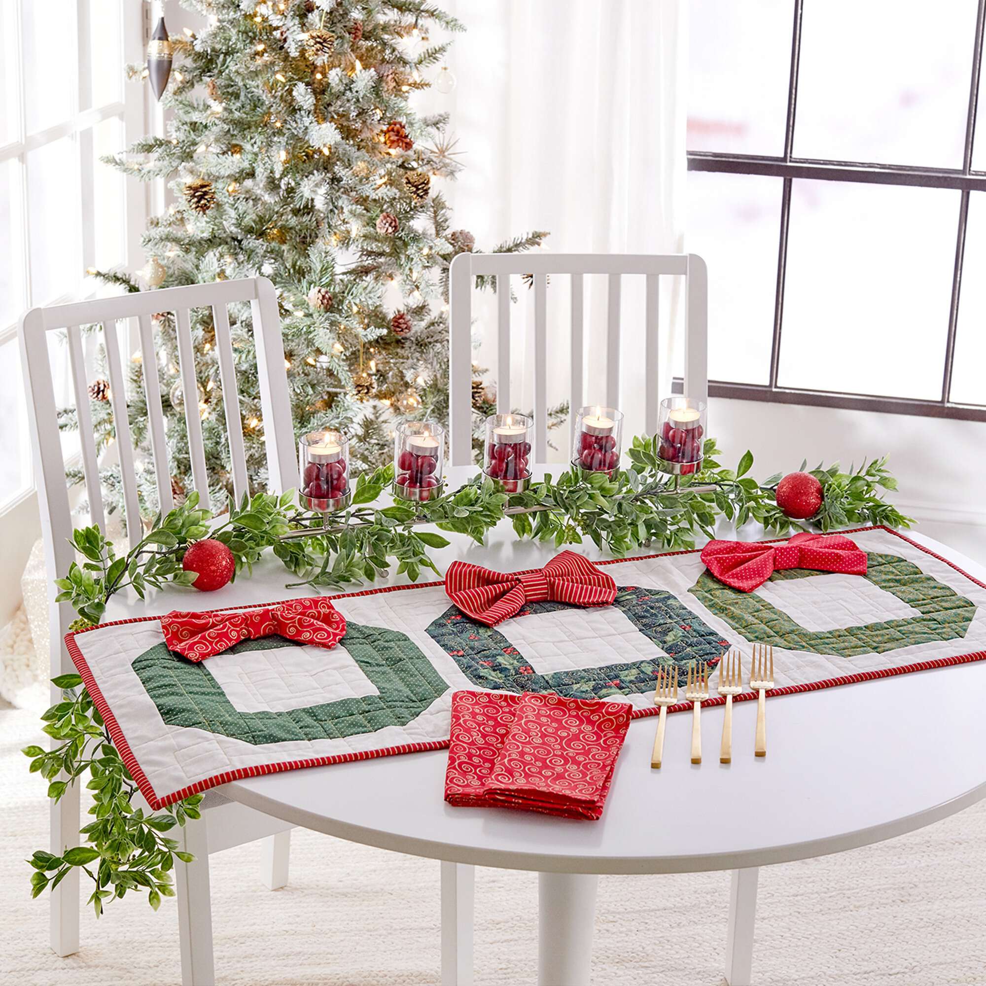 Free Coats & Clark Wreath Quilted Table Runner Quilting Pattern ...