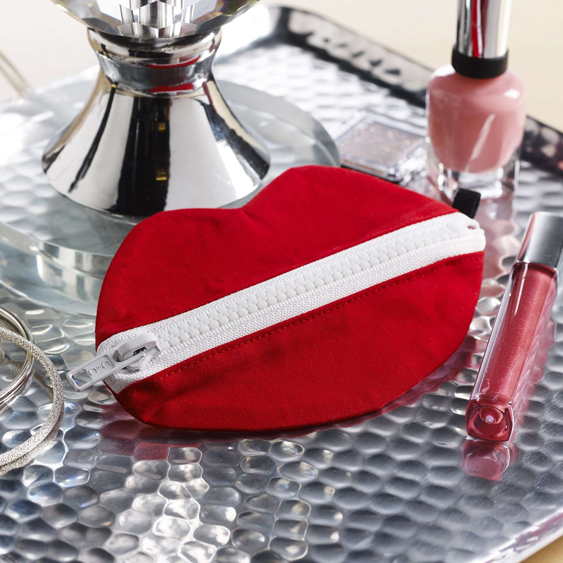 Coats & Clark Zip Your Lips | Yarnspirations