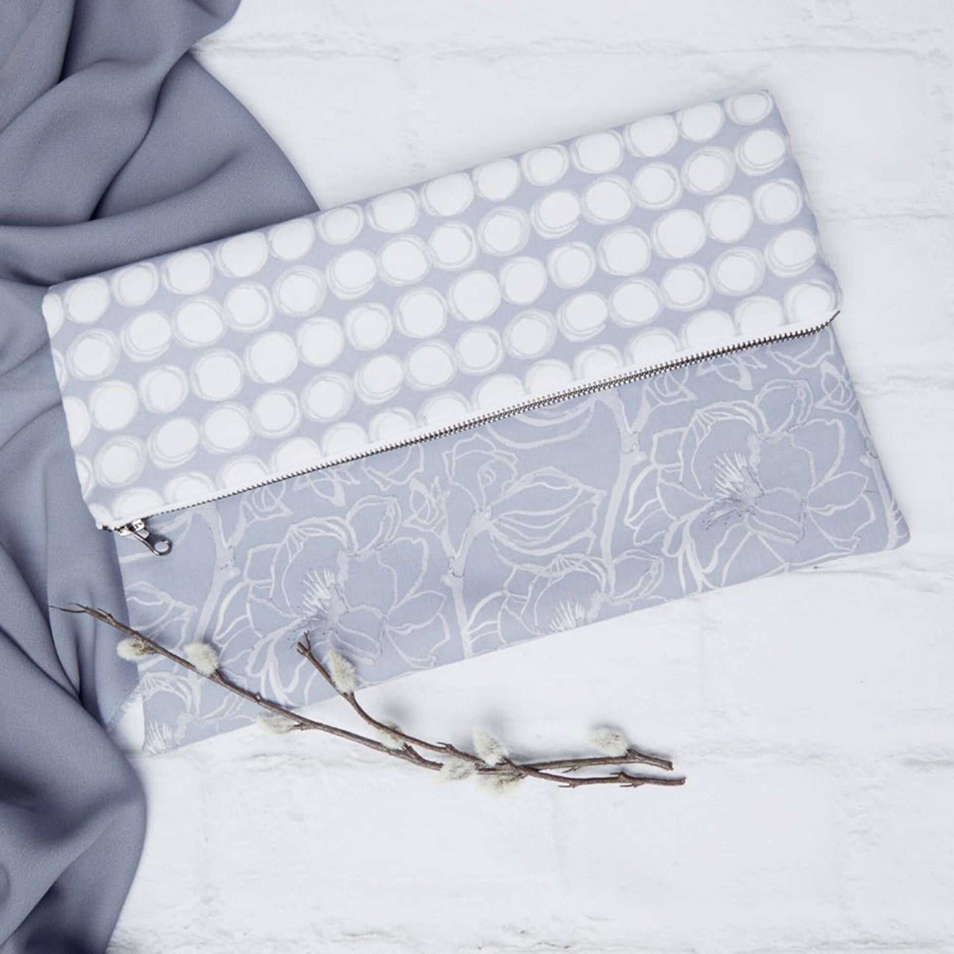 Free Coats & Clark Fold-over Clutch Sewing Pattern | Yarnspirations