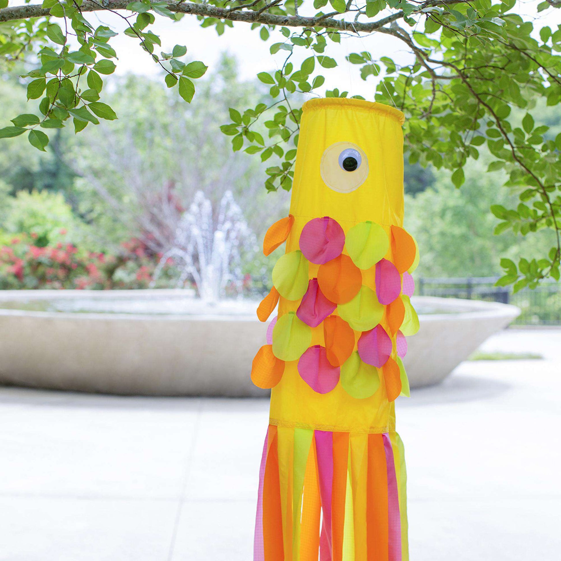 Free Easy Coats & Clark Fishy Windsock Sewing Pattern | Yarnspirations