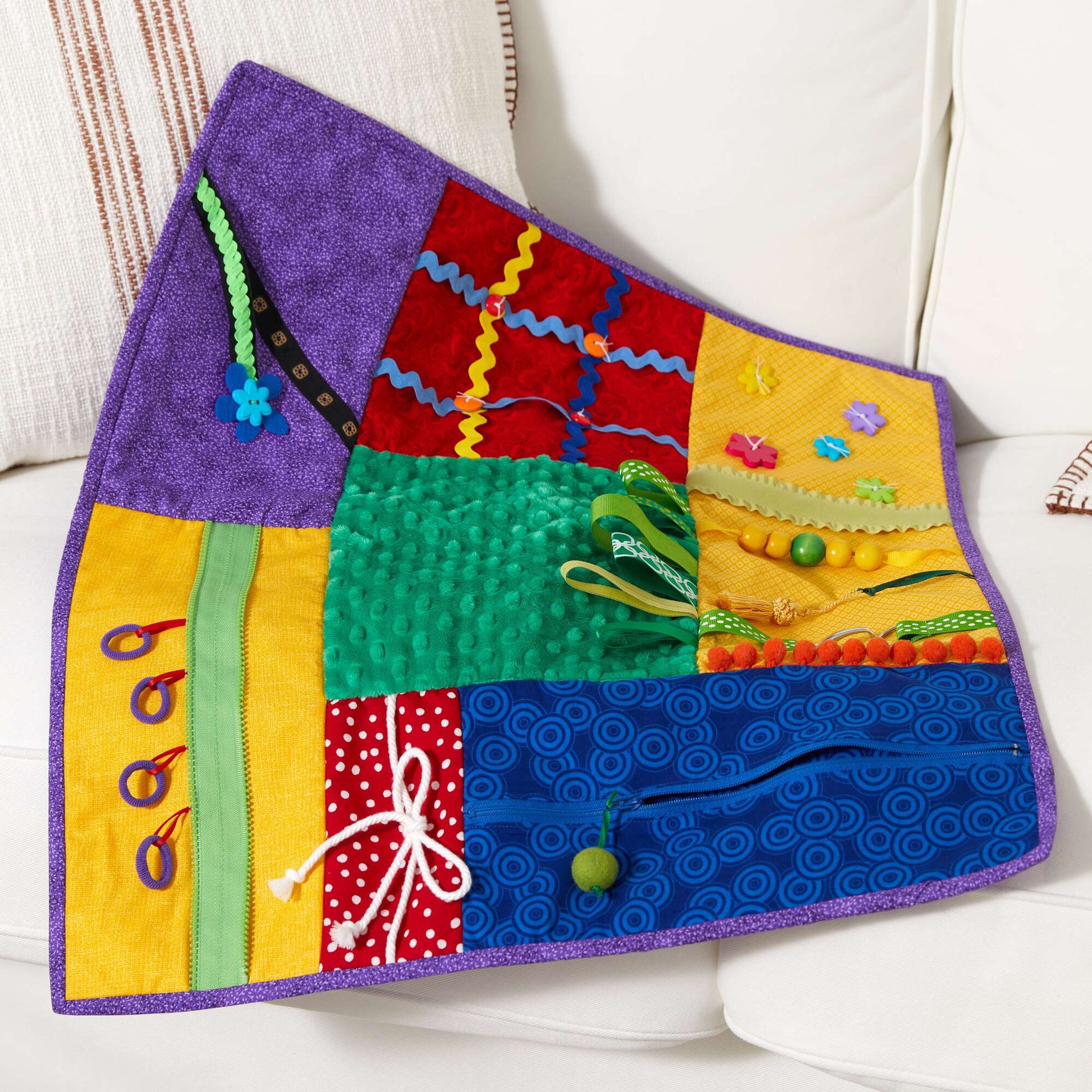 Free Easy Coats & Clark Fidgety Fun Quilt Sewing Pattern | Yarnspirations