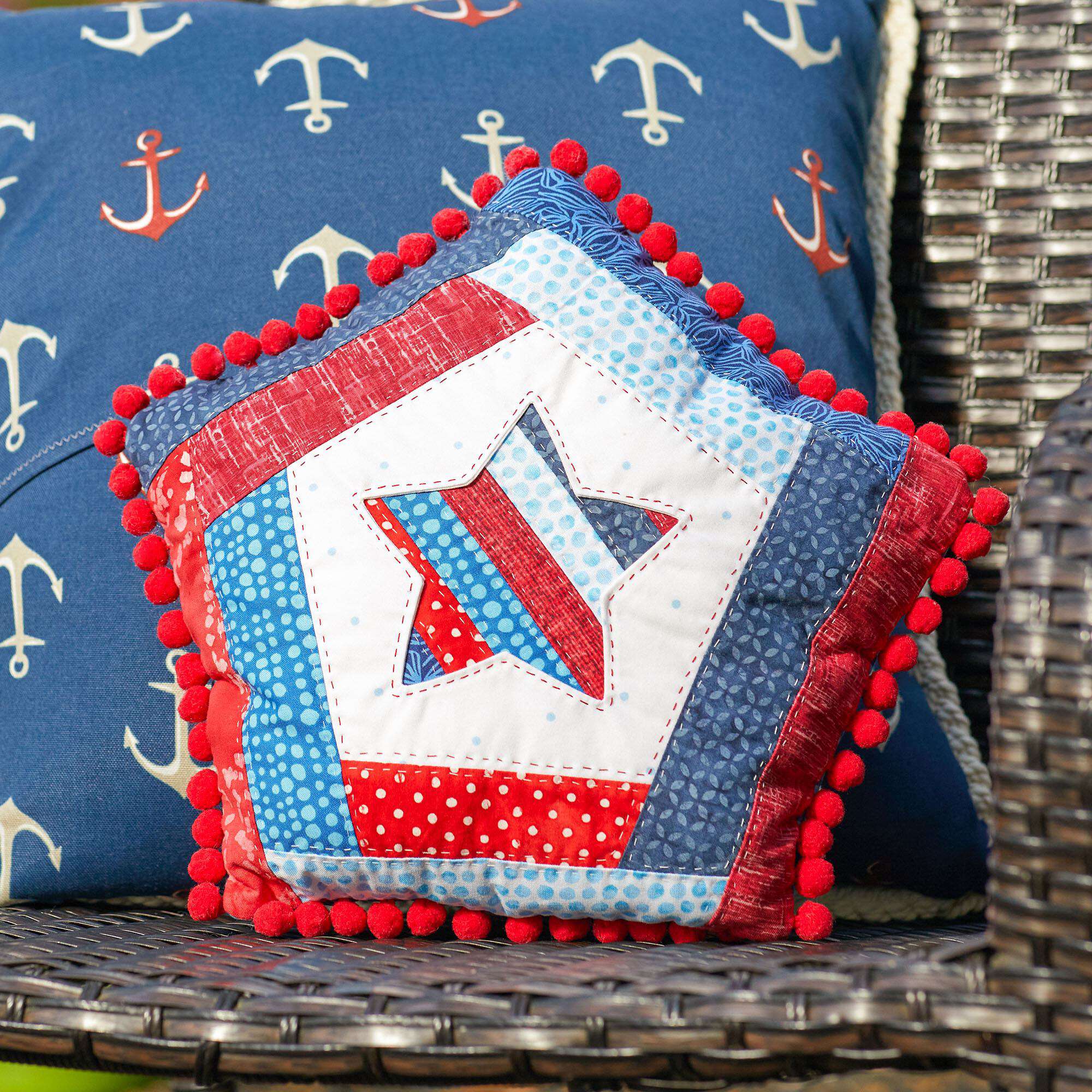 Free Coats & Clark Patriotic Star Pillow Sewing Pattern | Yarnspirations