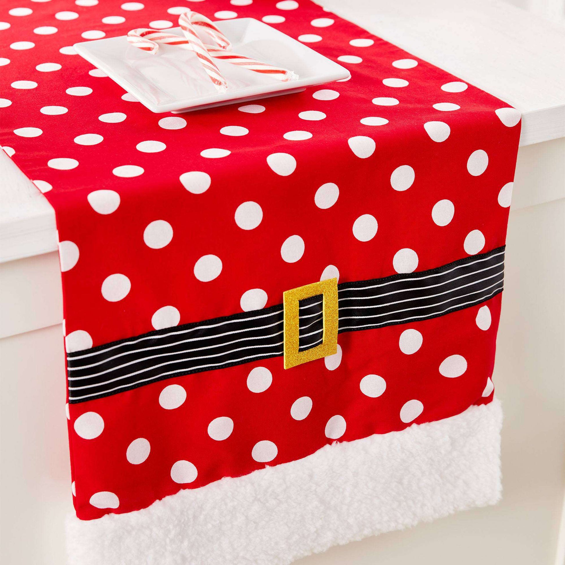 Free Easy Coats & Clark Santa Table Runner Sewing Pattern | Yarnspirations