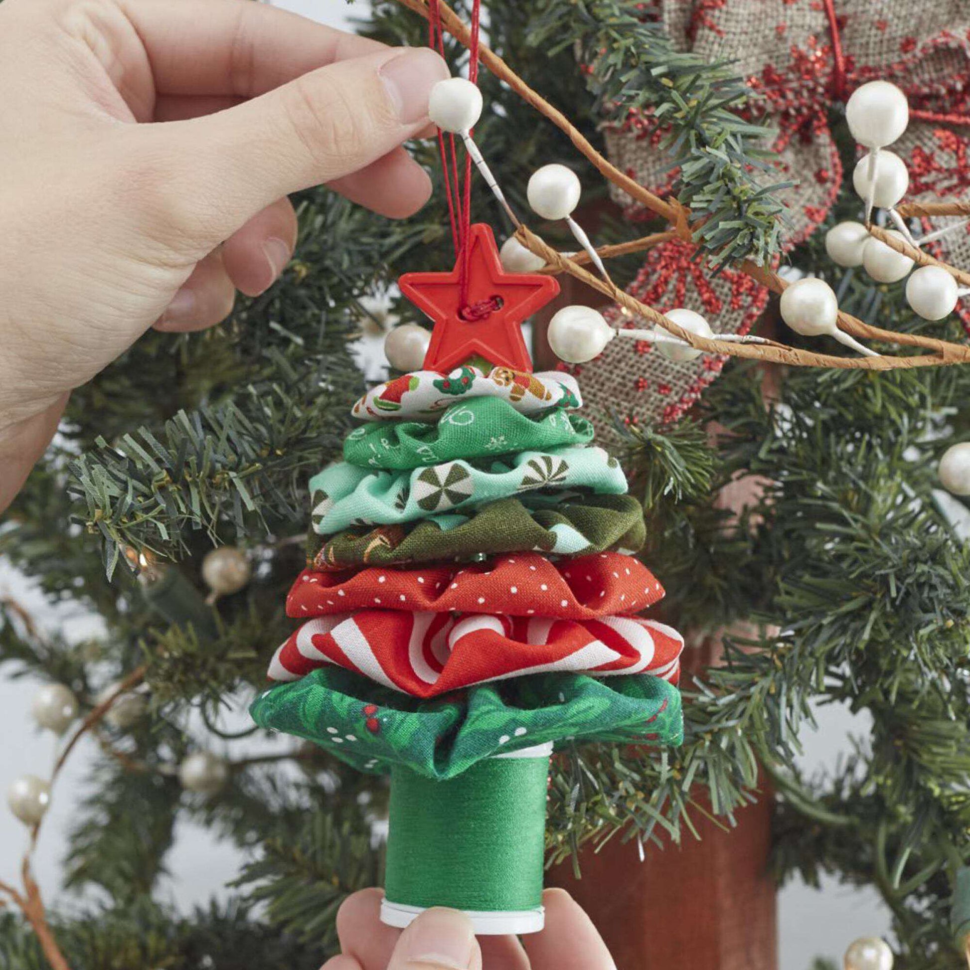 Free Beginner Coats & Clark Yo Yo Tree Ornament Sewing Pattern ...