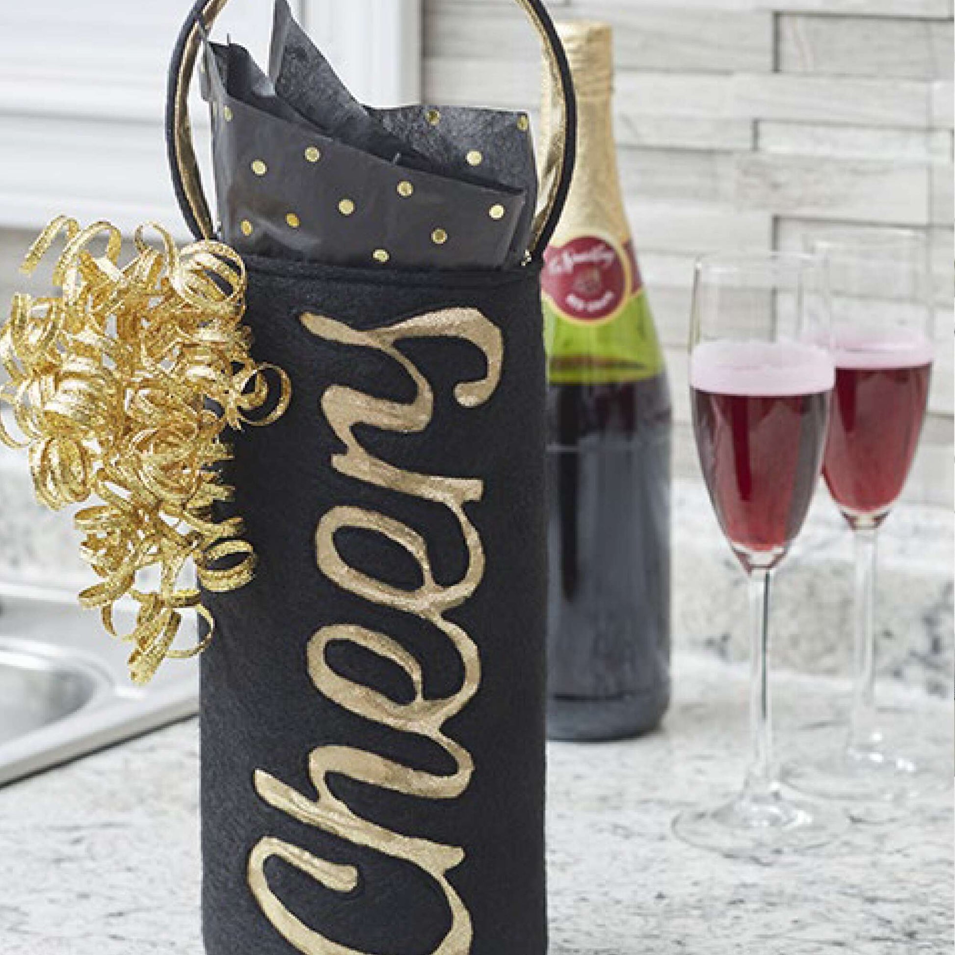 Coats & Clark Cheers Wine Carrier | Yarnspirations