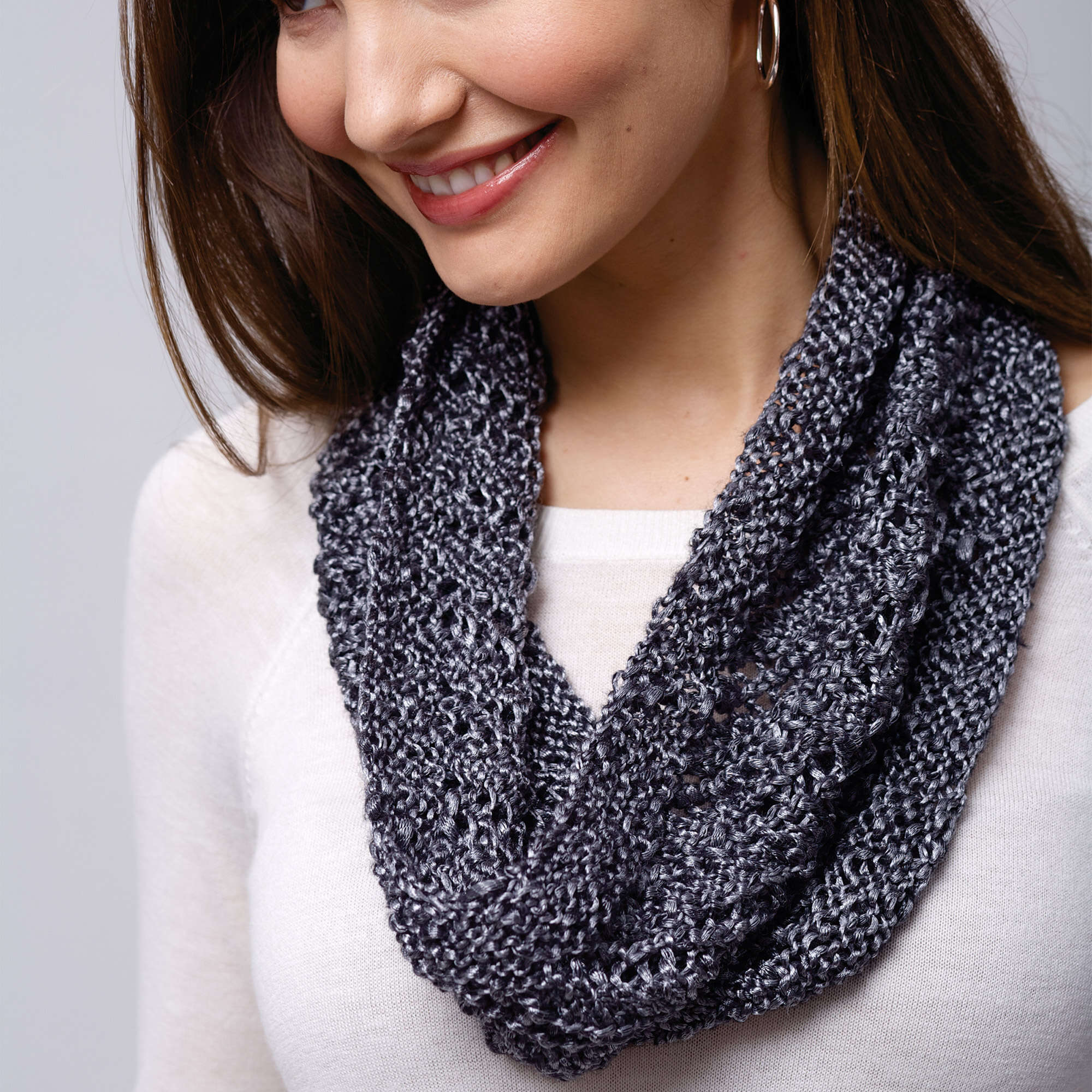 Free Easy Patons Spiral Cowl Knitting Pattern | Yarnspirations