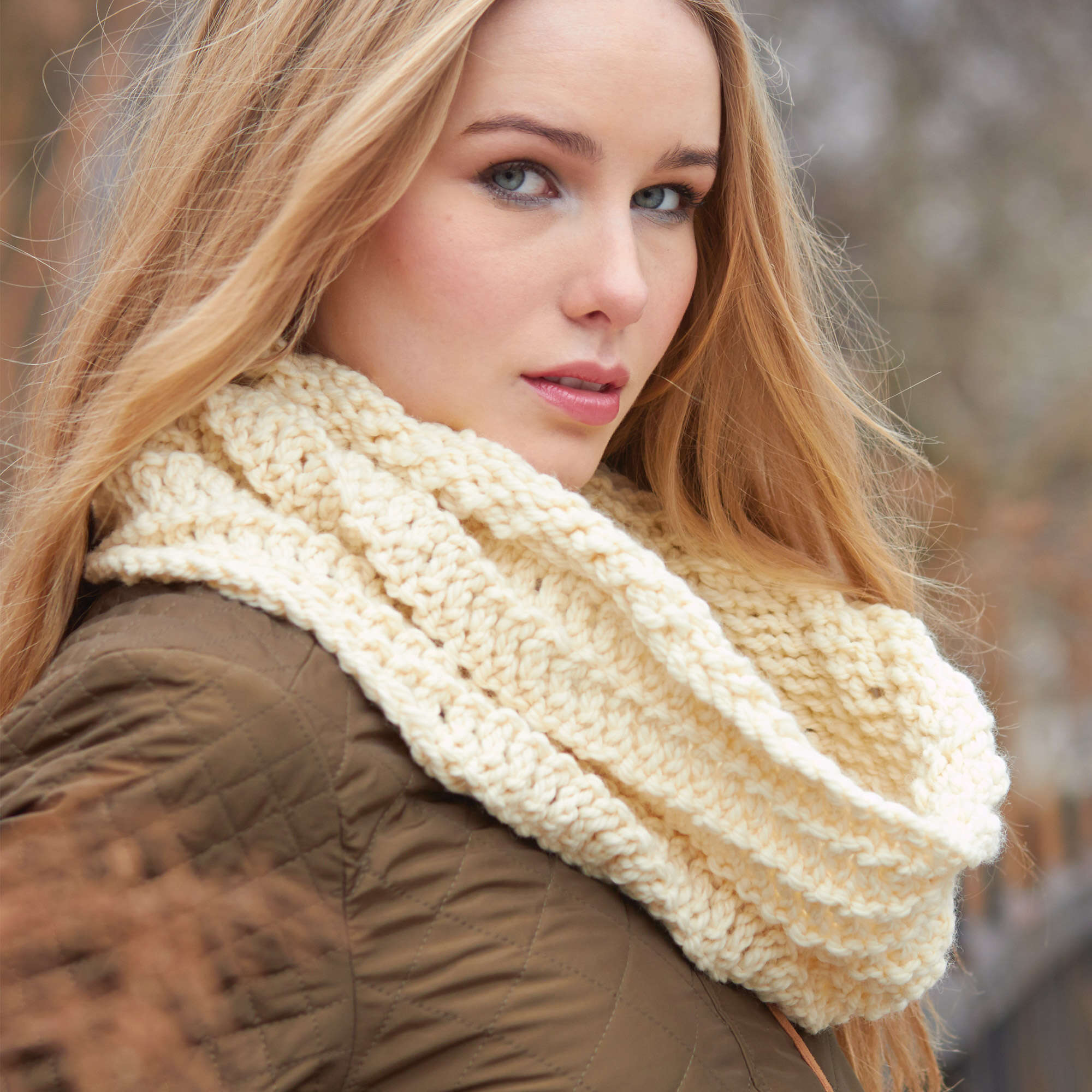 Free Patons Pivoting Cowl Knitting Pattern | Yarnspirations