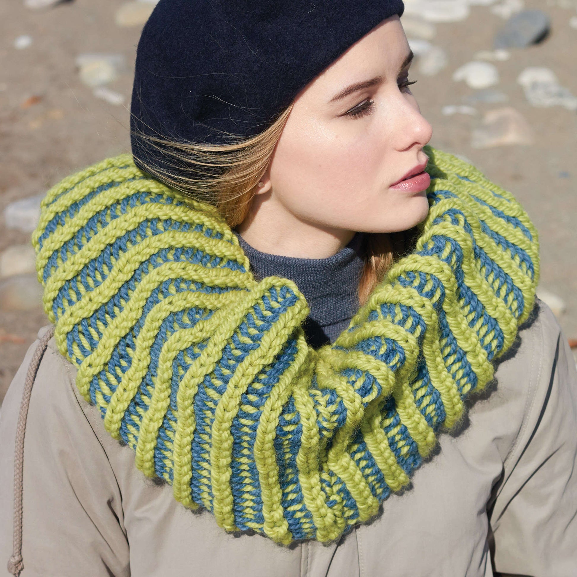 Patons Mobius Cowl | Yarnspirations