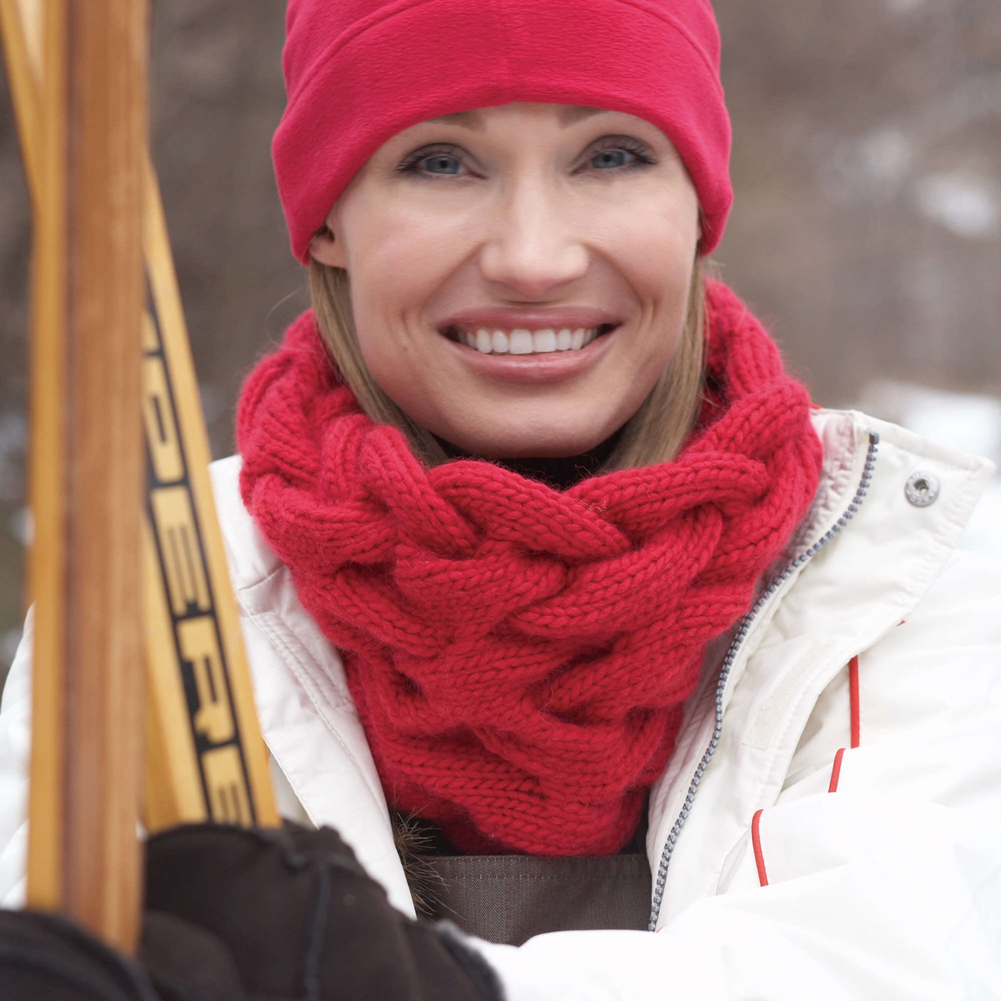 Free Patons Cabled Cowl Knitting Pattern | Yarnspirations