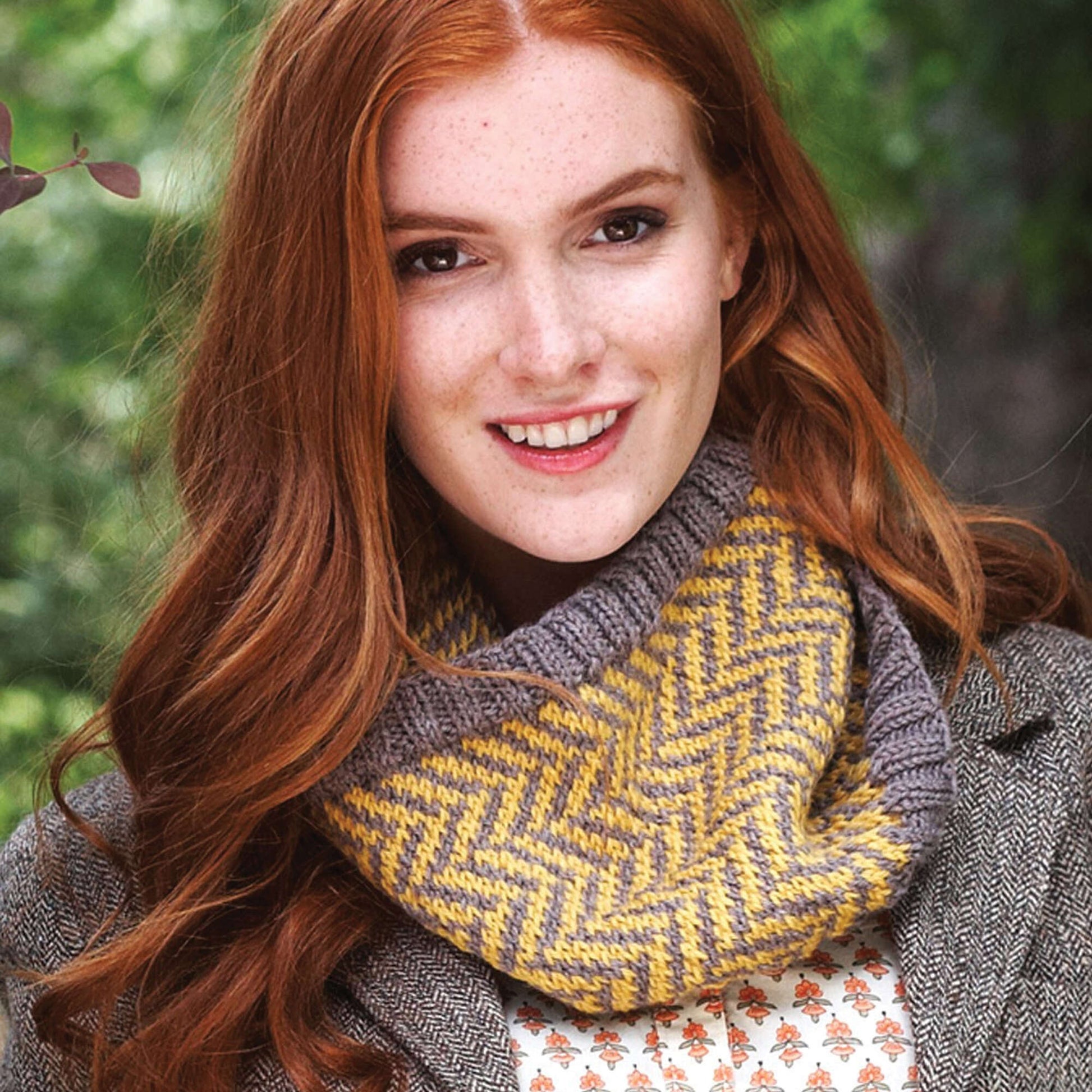 Free Patons Step 1: Chevron Cowl Knitting Pattern | Yarnspirations