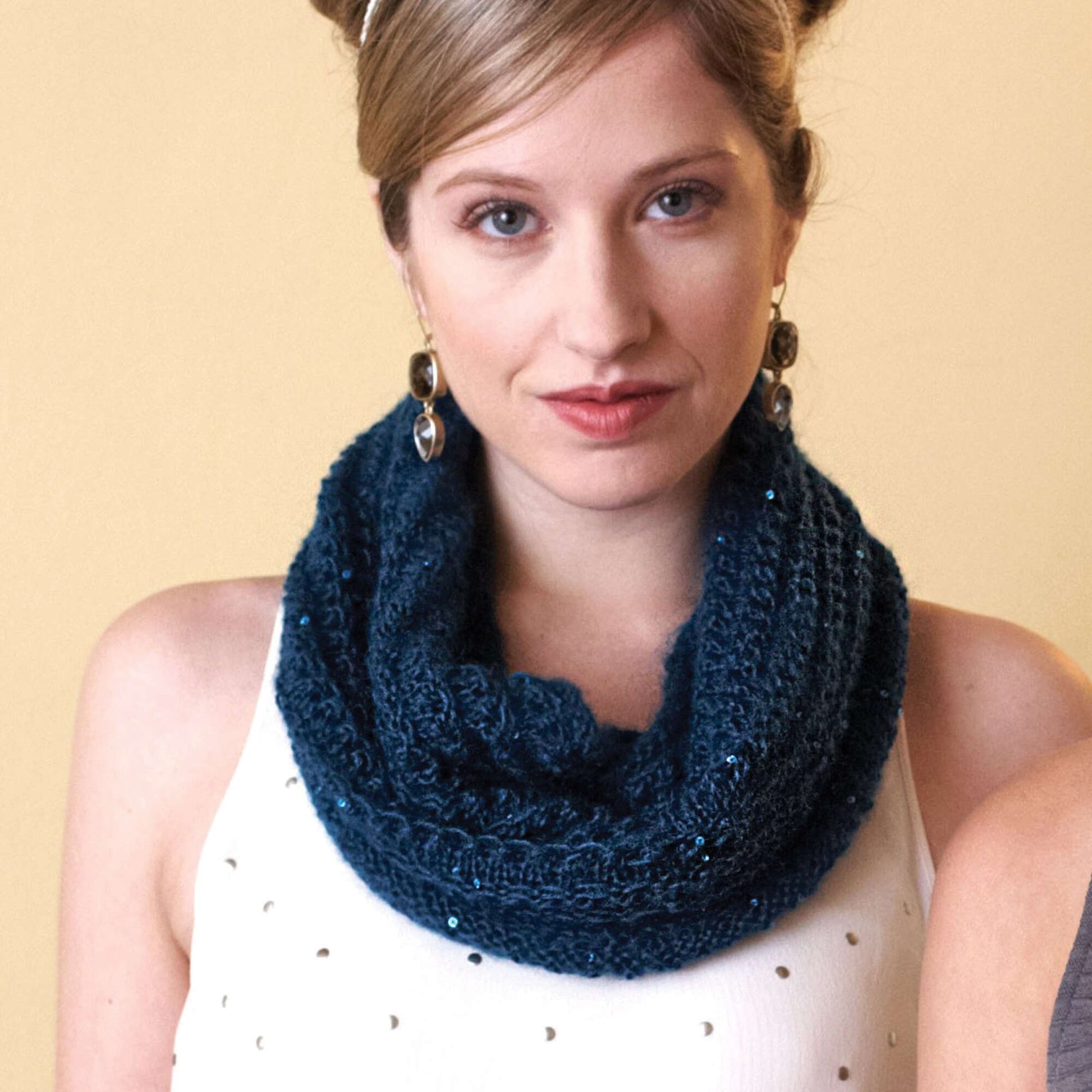 Free Easy Patons Cowl Crochet Pattern | Yarnspirations