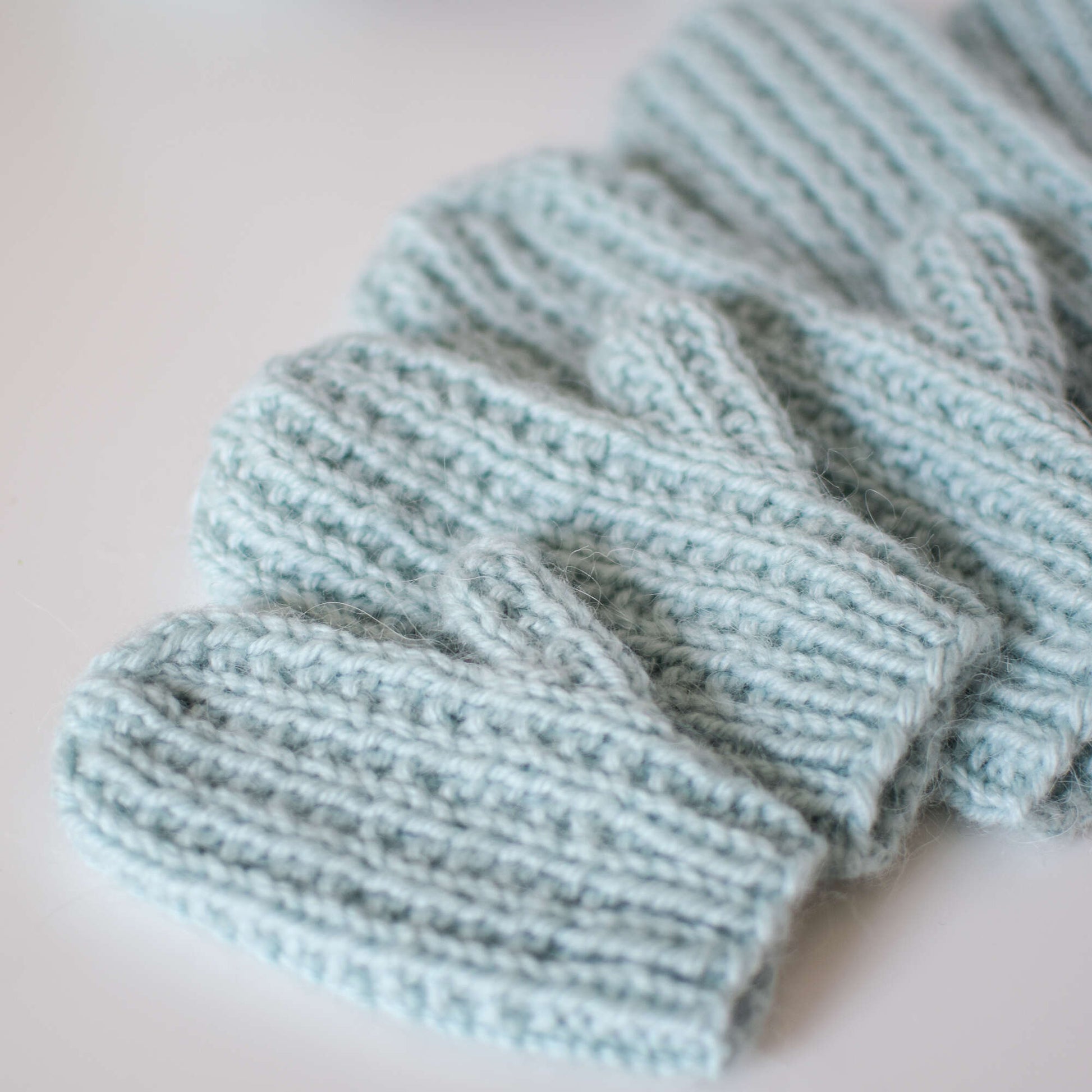 Free Easy Patons Broken Rib Mittens Knitting Pattern | Yarnspirations