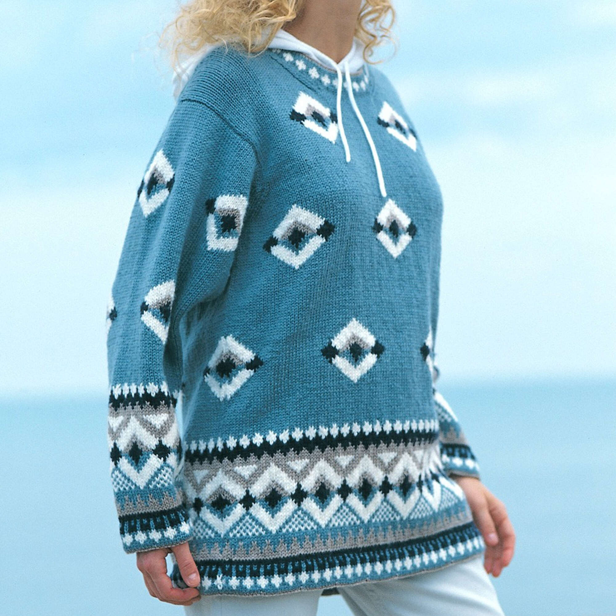 Free Patons Bold Diamonds Knitting Pattern | Yarnspirations