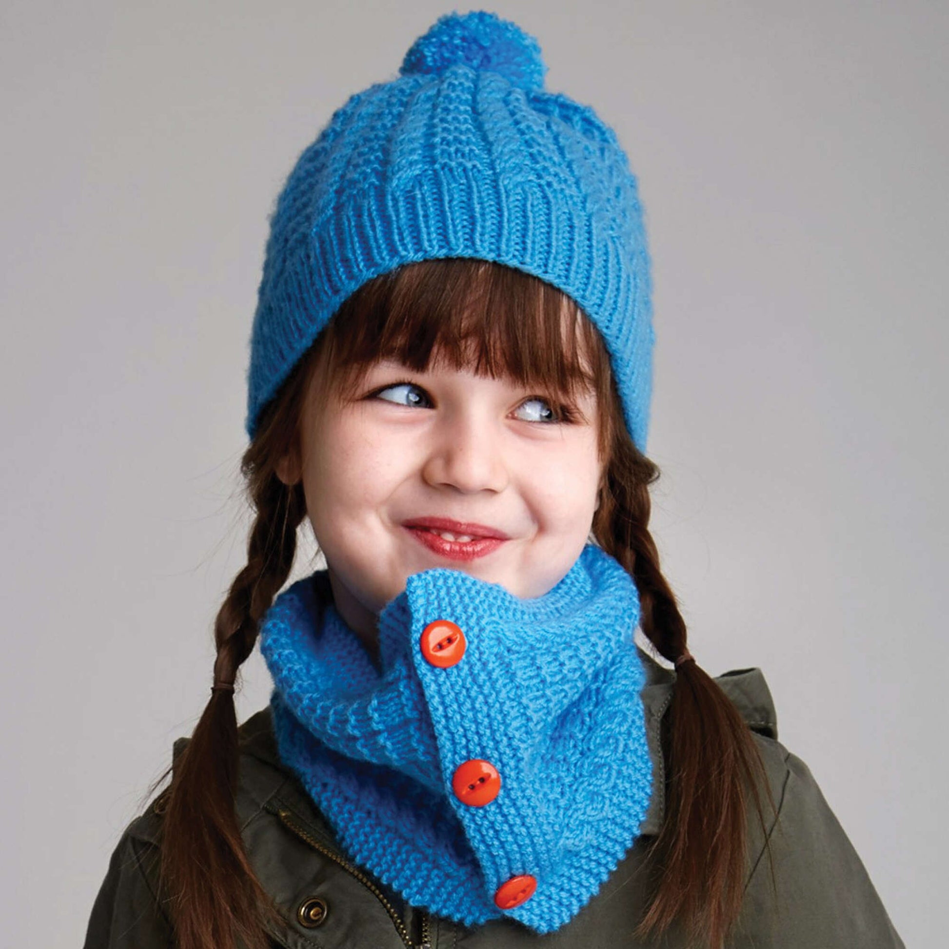 Free Patons Cozy Kid's Accessory Set Knitting Pattern | Yarnspirations