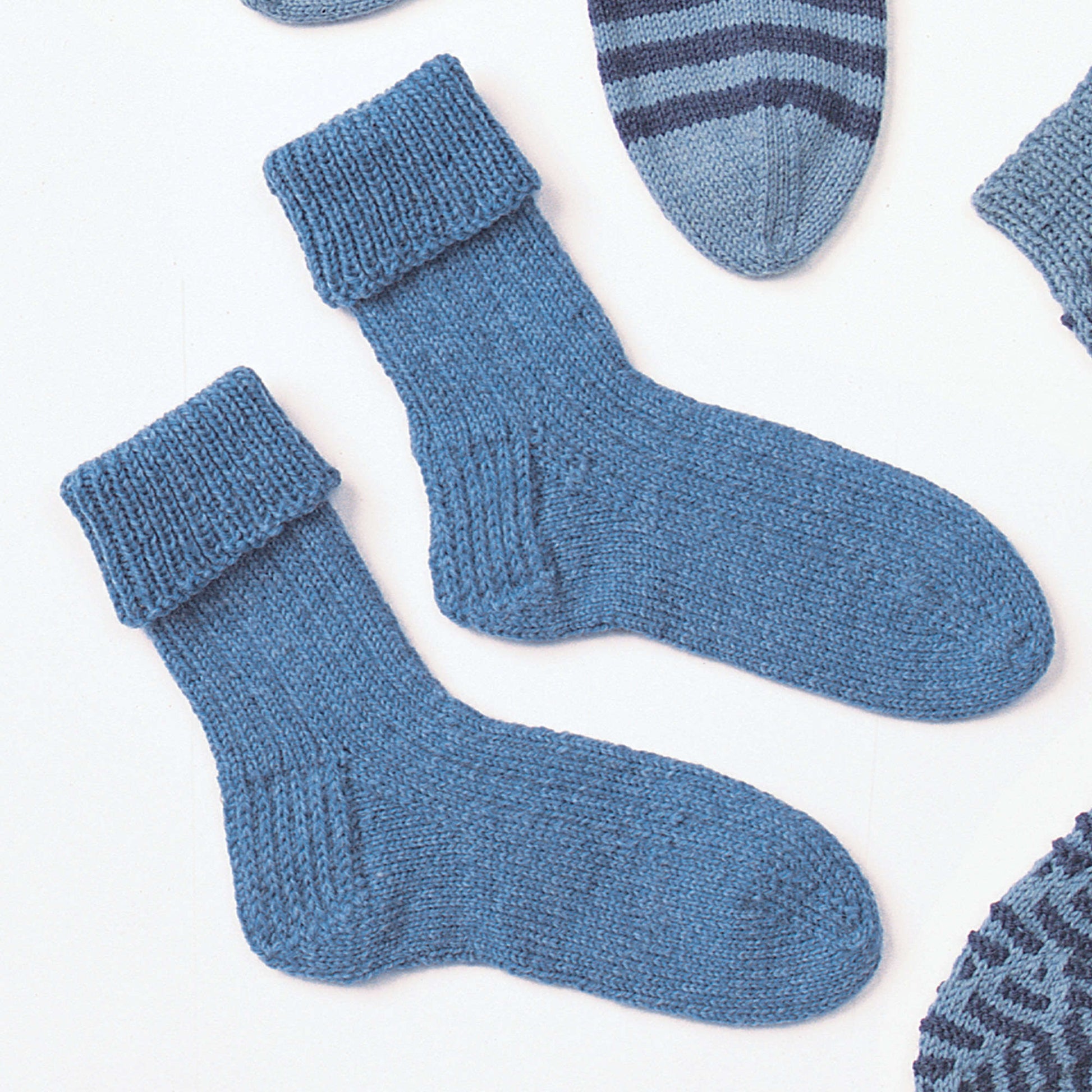 Free Easy Patons Child's Ribbed Classics Knitting Pattern | Yarnspirations