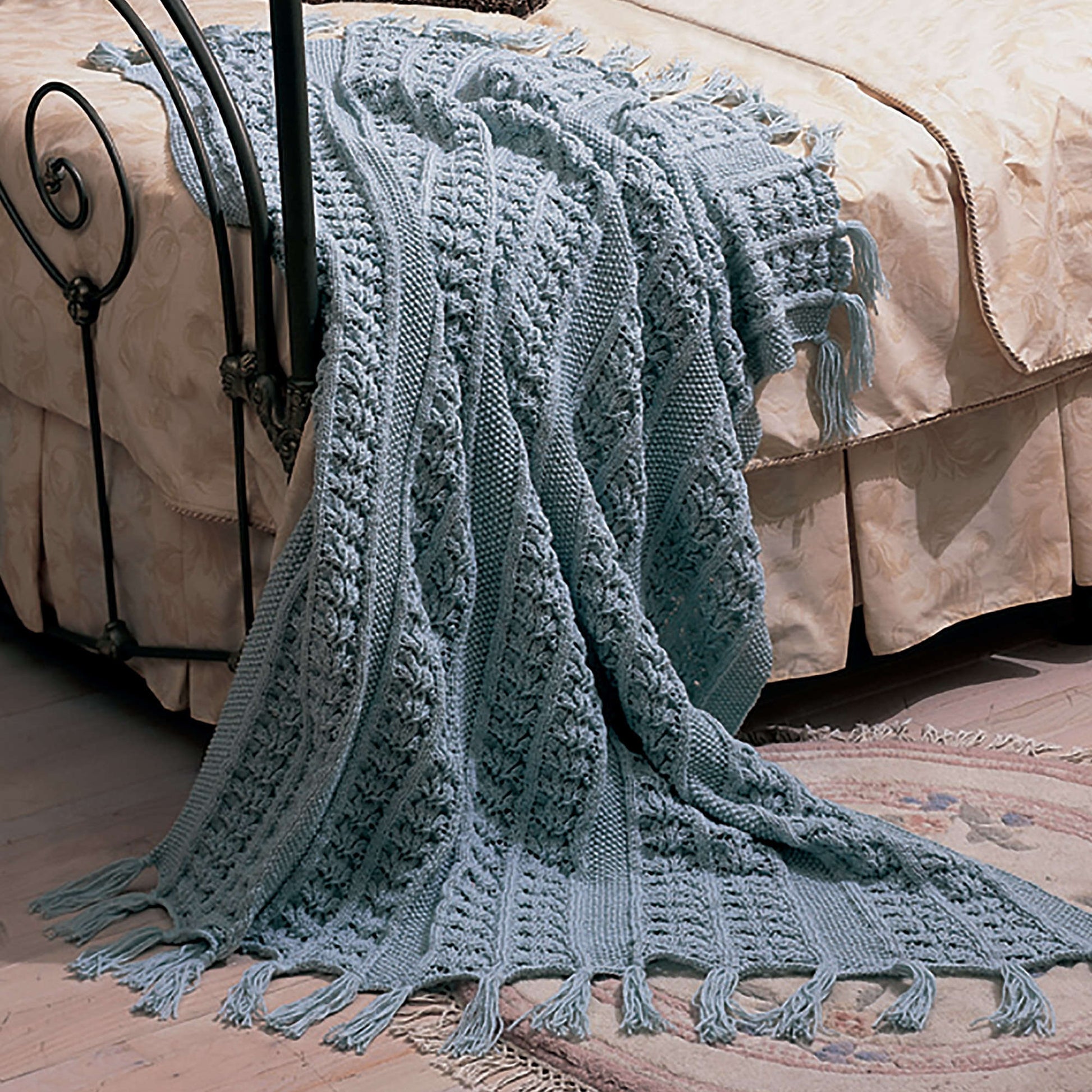 Free Patons Lacy Leaf Panels Knitting Pattern | Yarnspirations