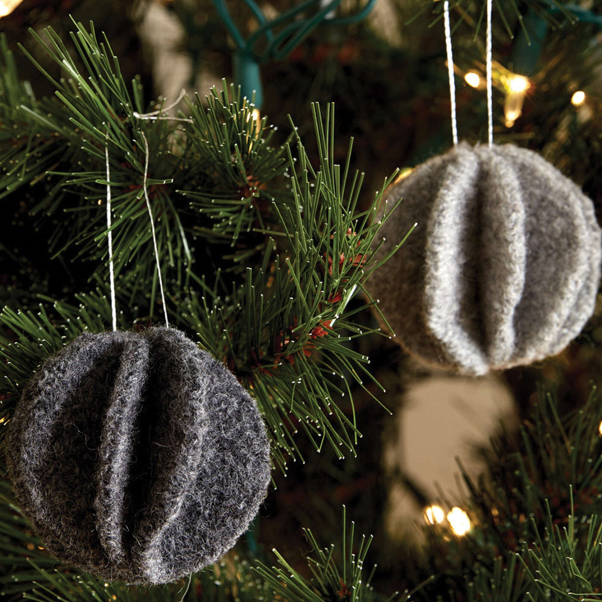 Patons Felt Knit Circle Ornaments | Yarnspirations