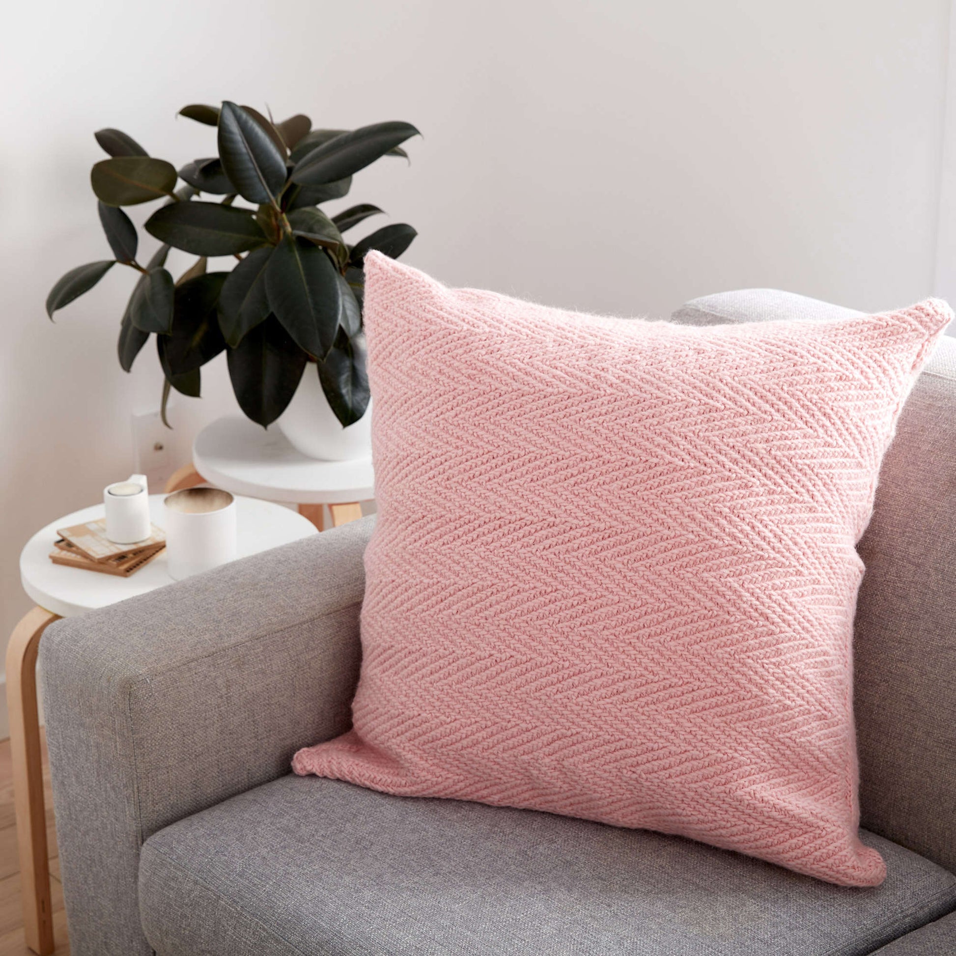 Free Easy Patons Herringbone Pillow Knitting Pattern | Yarnspirations